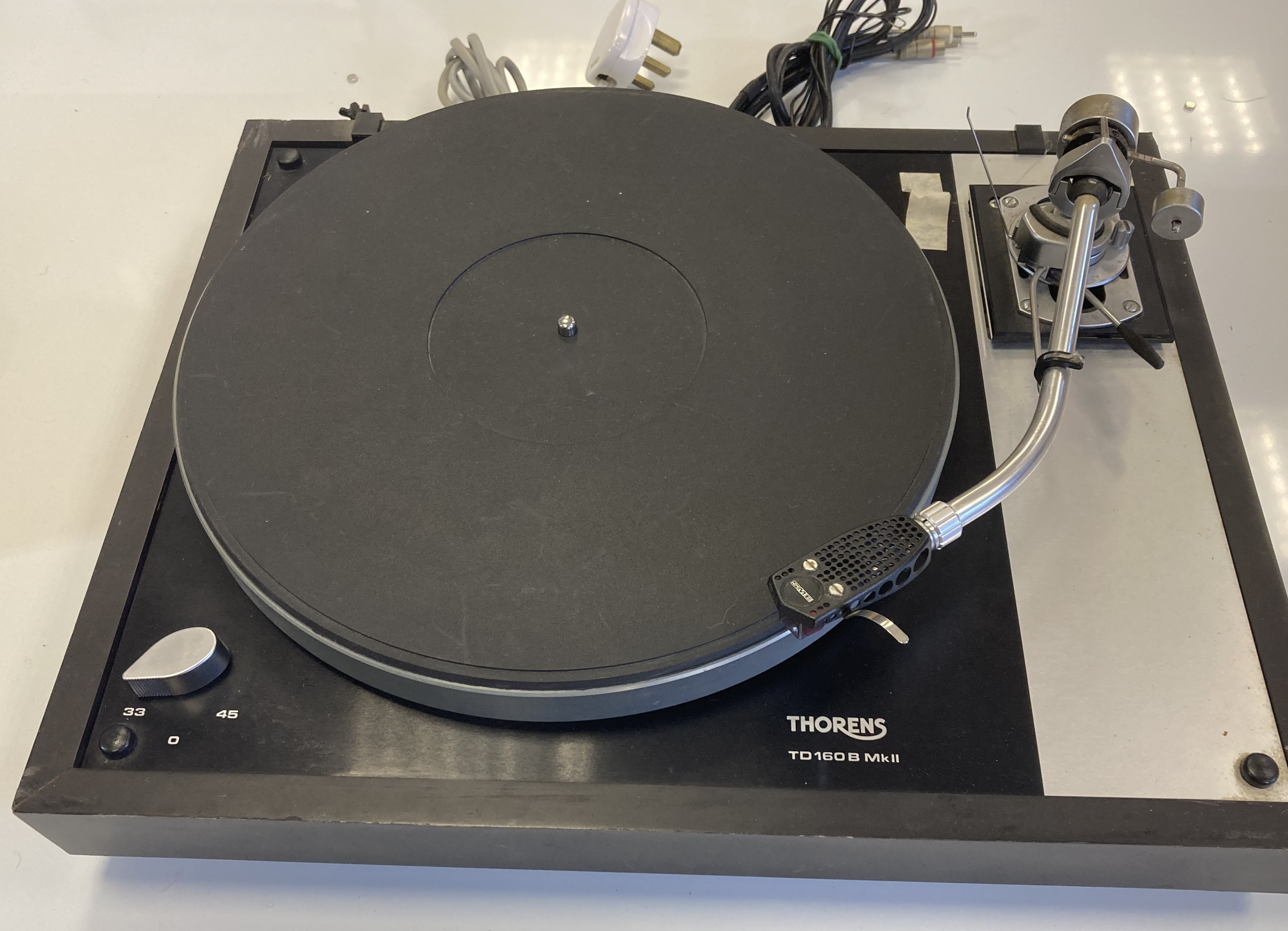 Lot 2 - THORENS TURNTABLE AND TECHNICS CASSETTE DECK