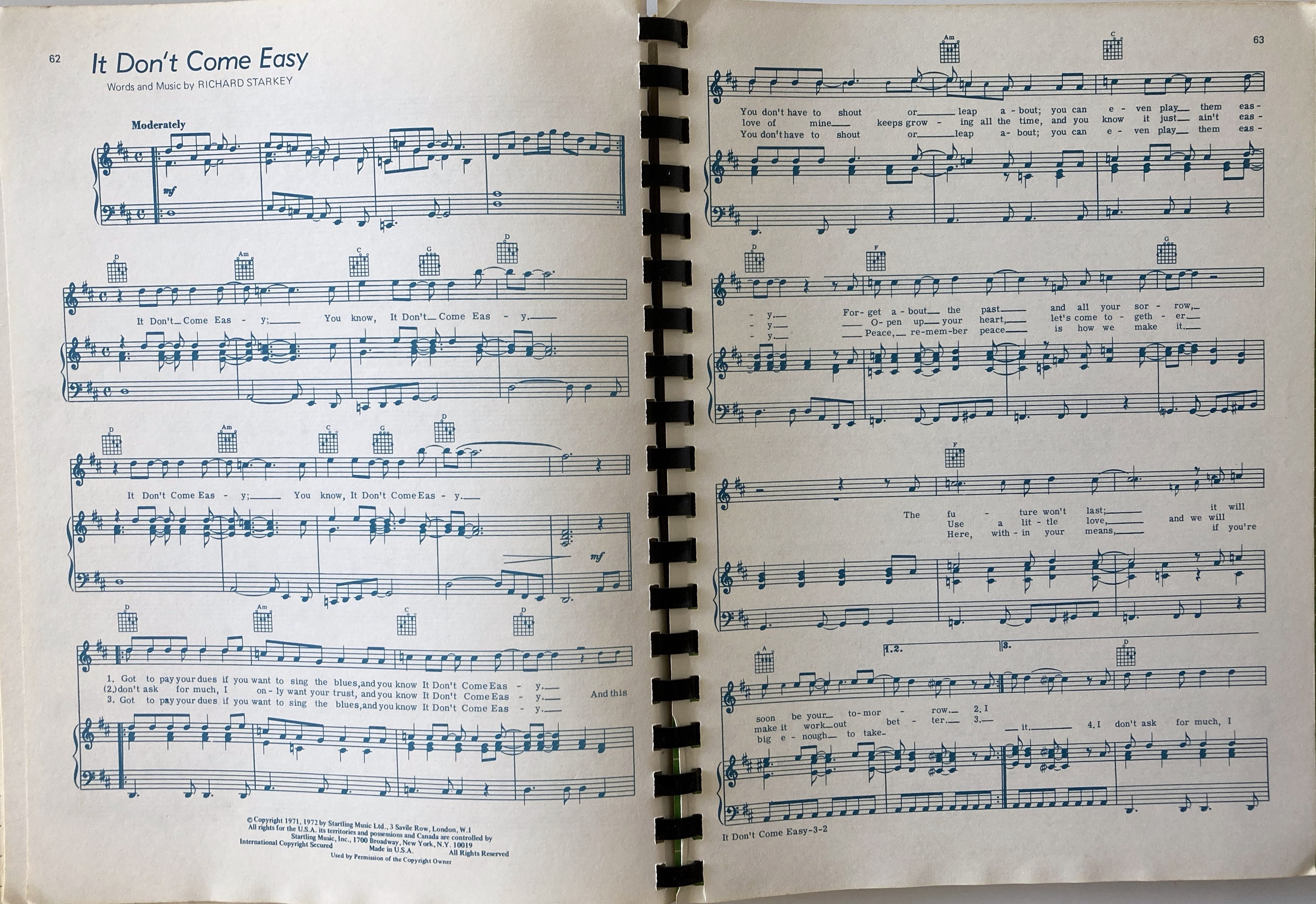 Lot 113 - THE BEATLES APPLE SONGBOOK.