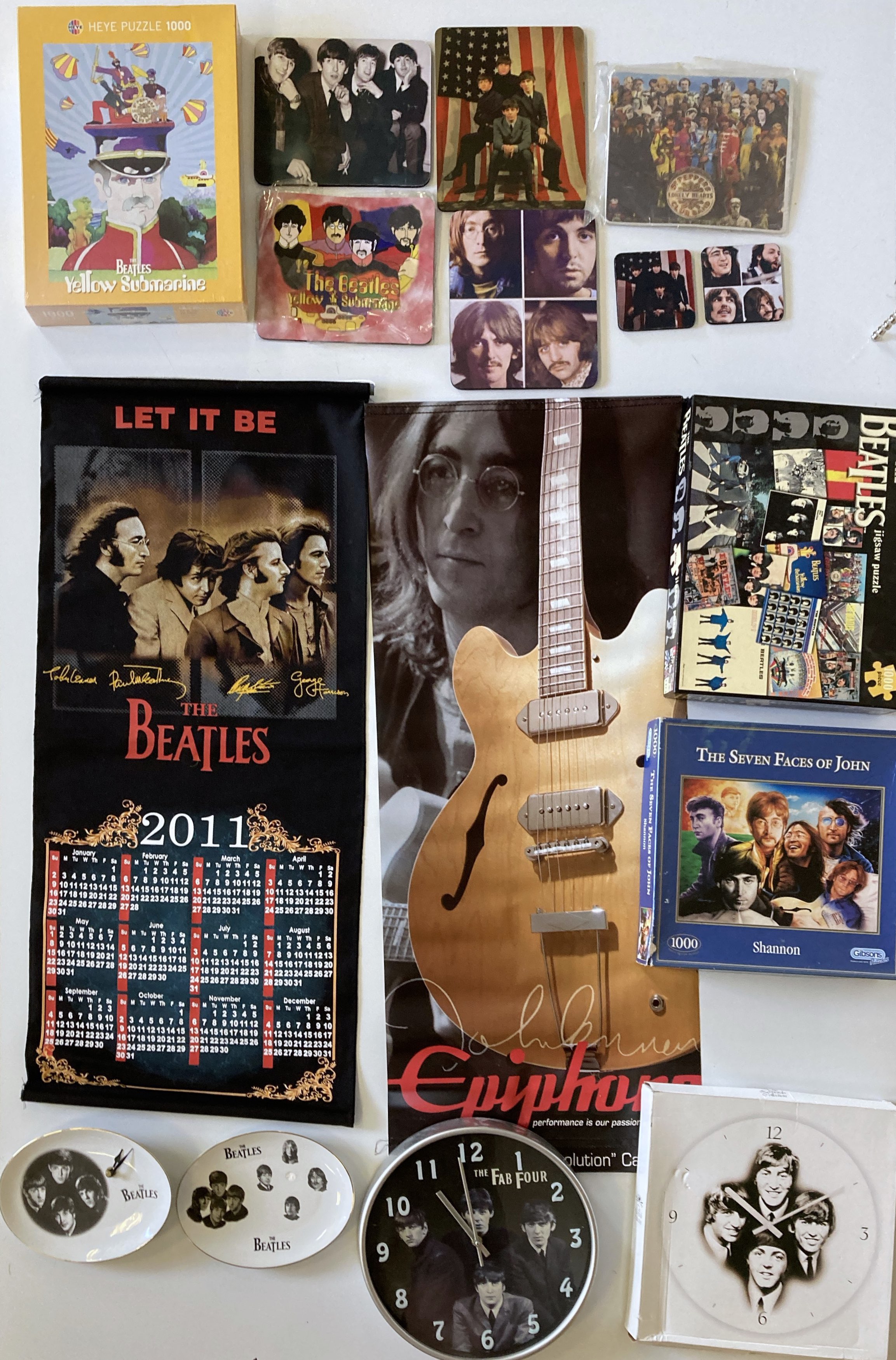 Lot 130 - BEATLES COLLECTABLES.