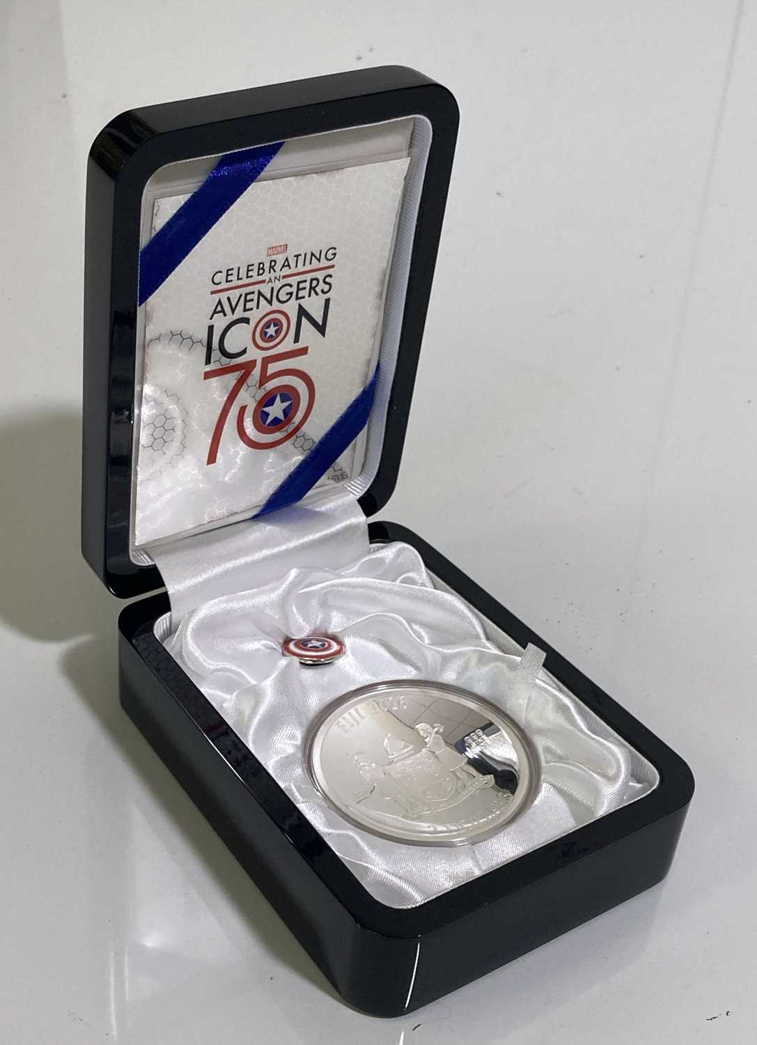 Lot 6 - CAPTAIN AMERICA 2OZ SILVER COIN.