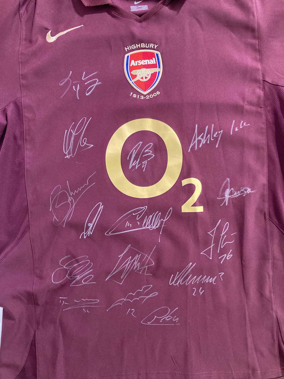 Lot 135 - ARSENAL SIGNED SHIRT.