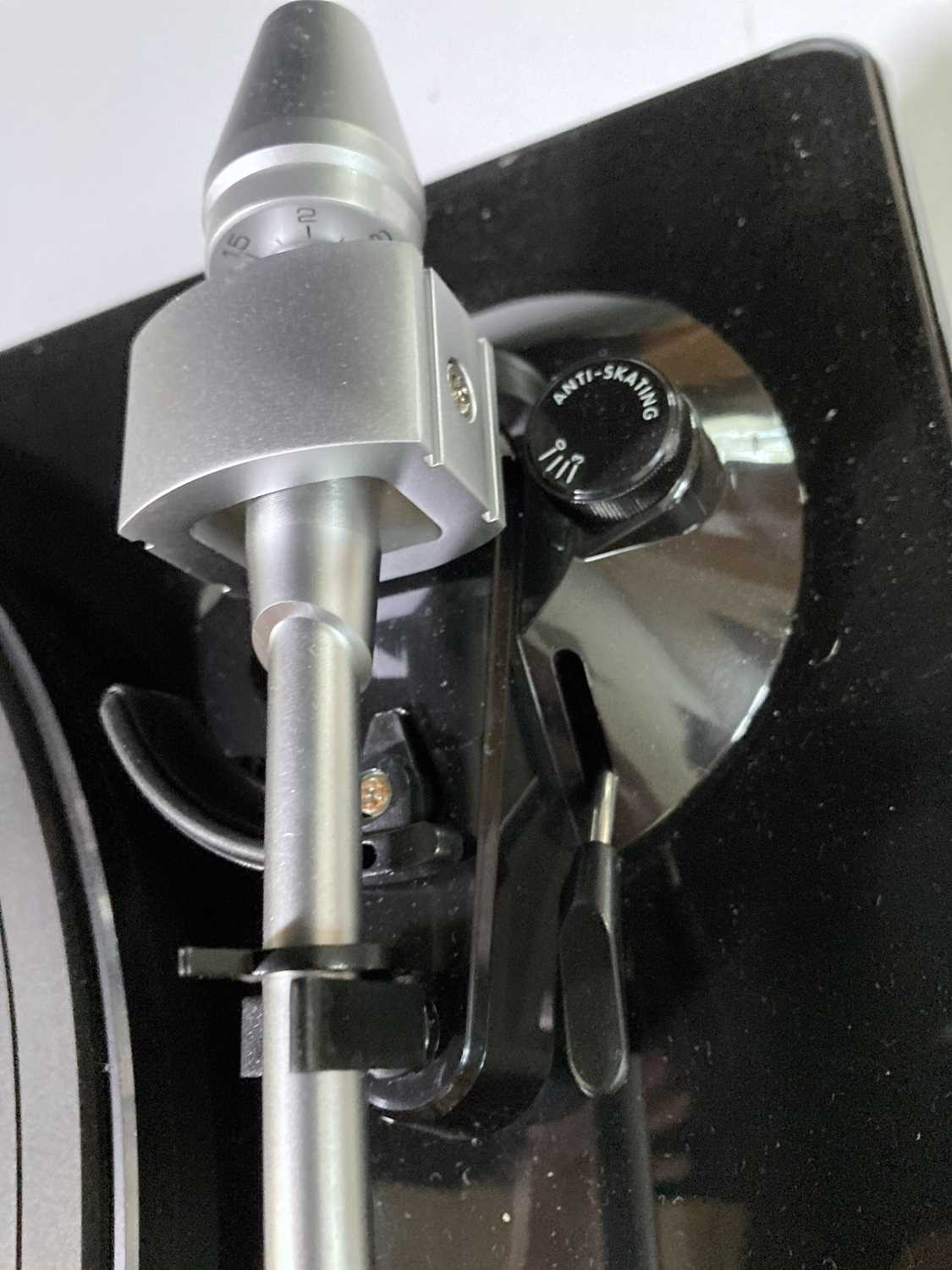 Lot 6 - LENCO L-175 TURNTABLE.