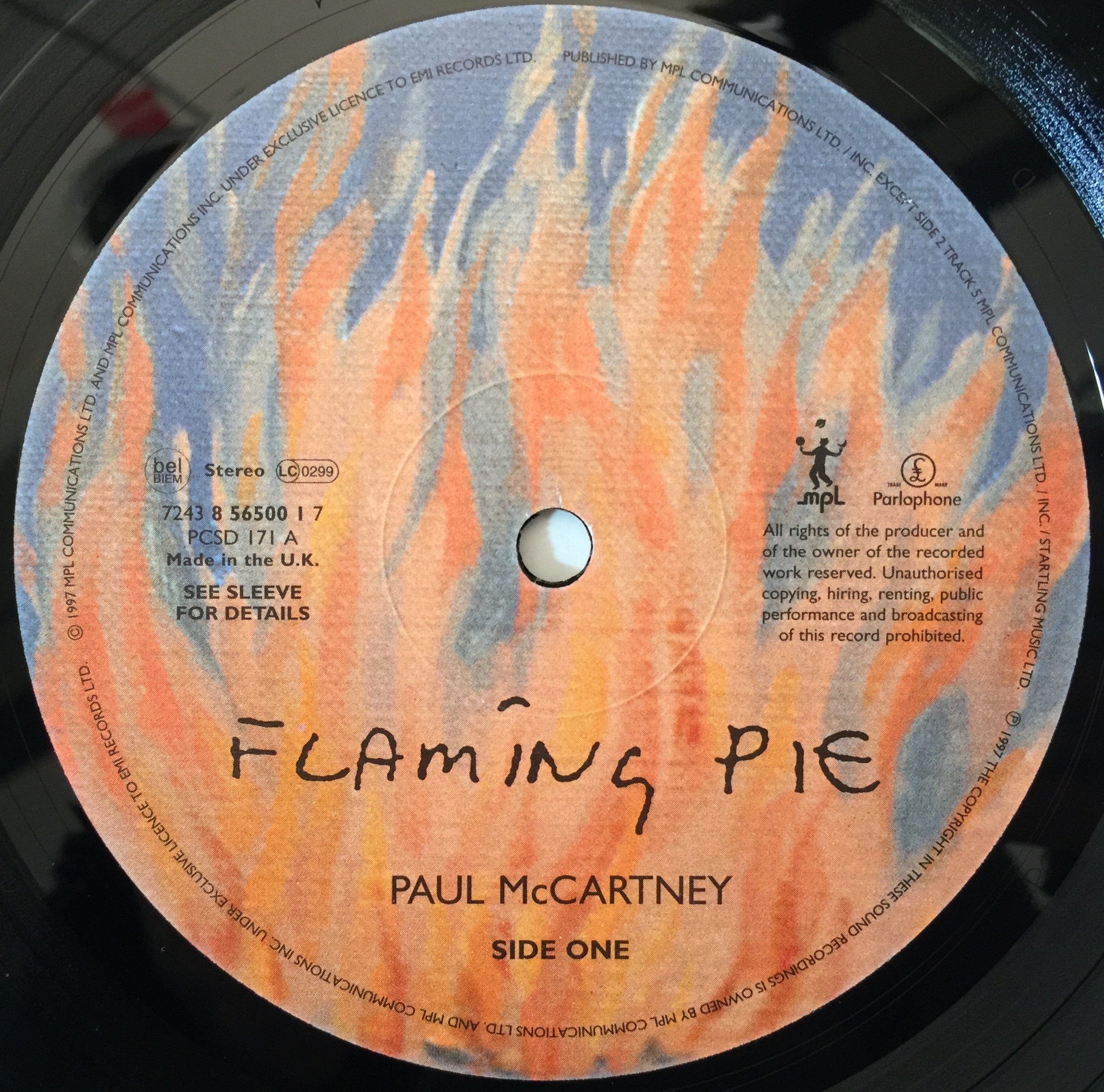 Lot 945 - PAUL MCCARTNEY - FLAMING PIE LP (PCSD171)