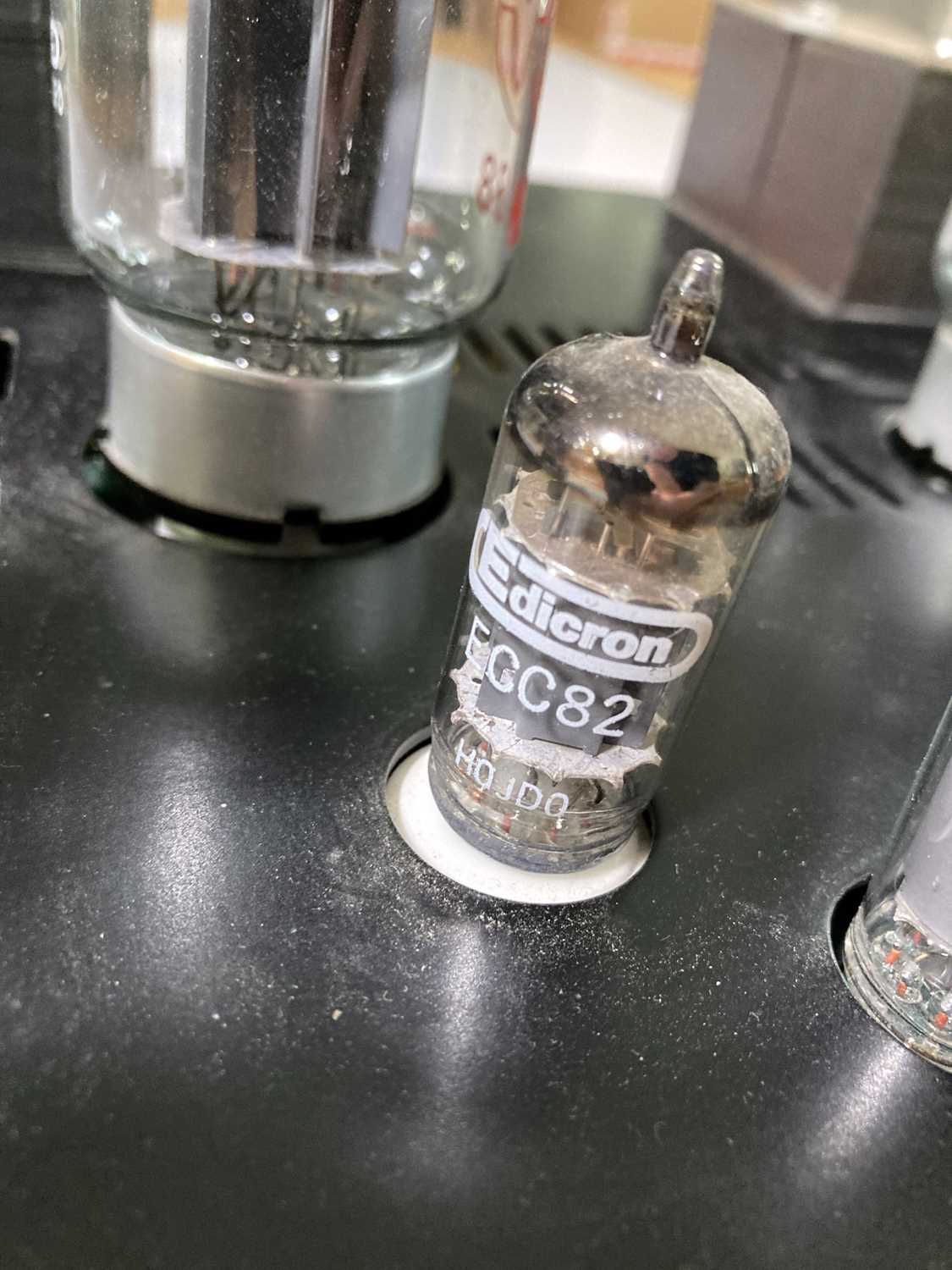 Lot 9 - WORLD AUDIO DESIGN - KIT88 VALVE INTEGRATED