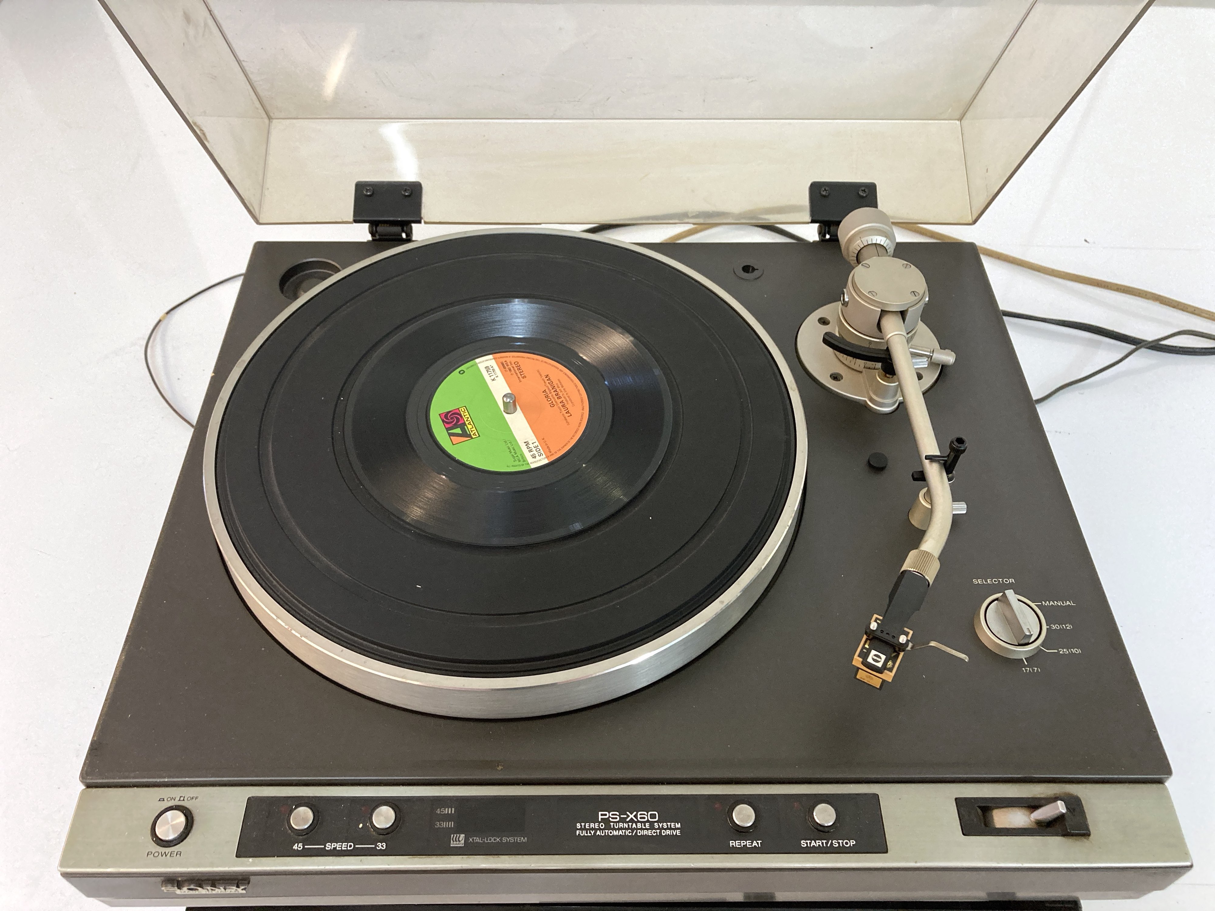 Lot 15 - SONY PS-X60 TURNTABLE AND MINIDISC PLAYER