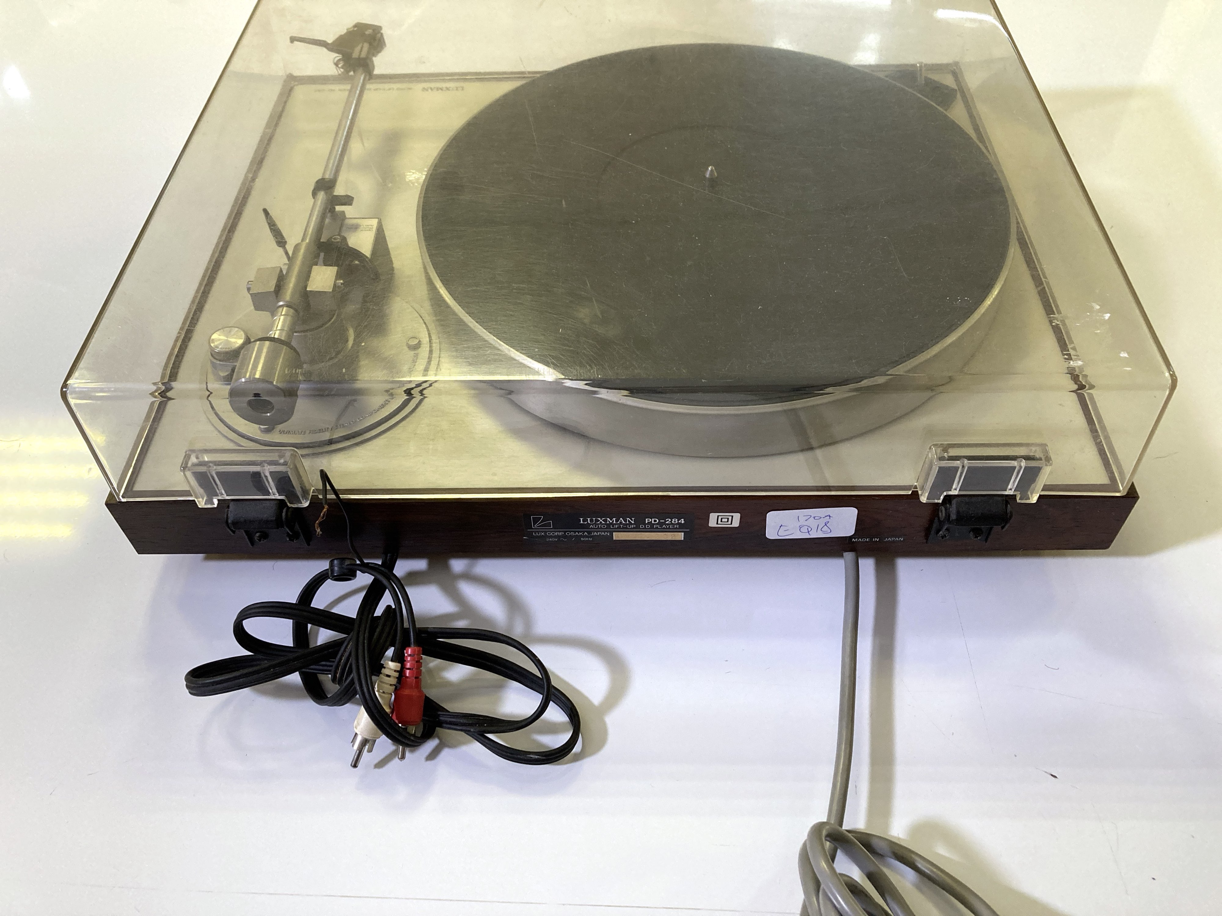 Lot 11 - LUXMAN PD-284 TURNTABLE,
