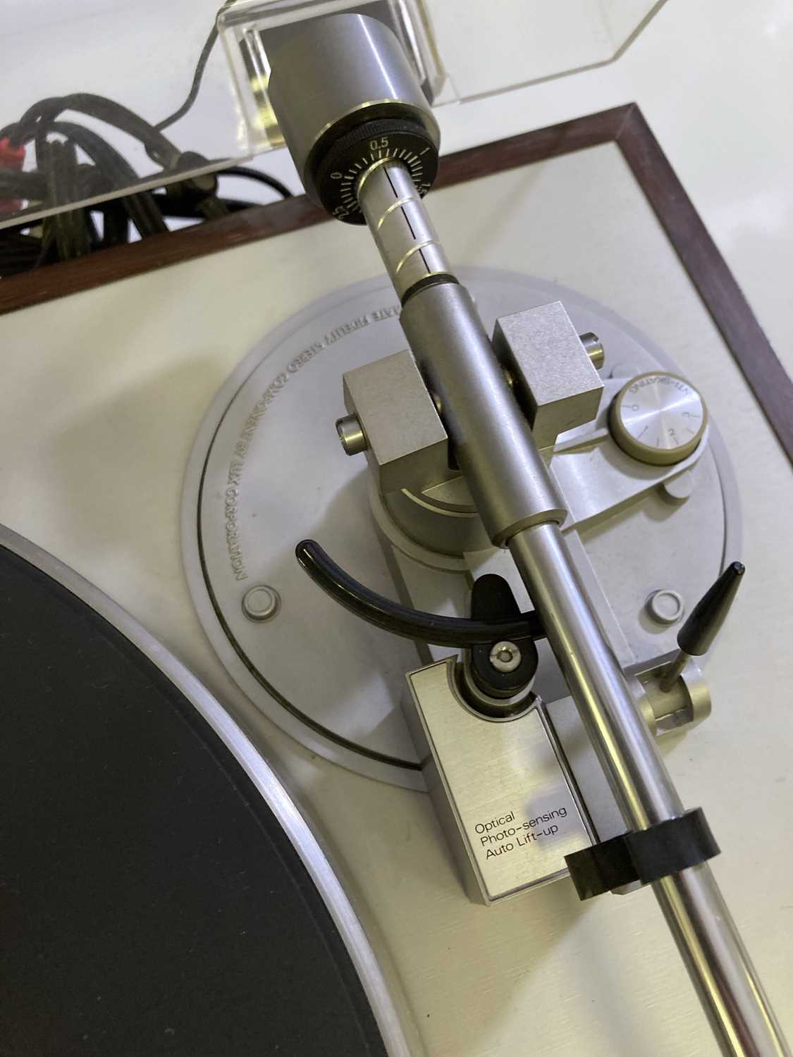 Lot 11 - LUXMAN PD-284 TURNTABLE,