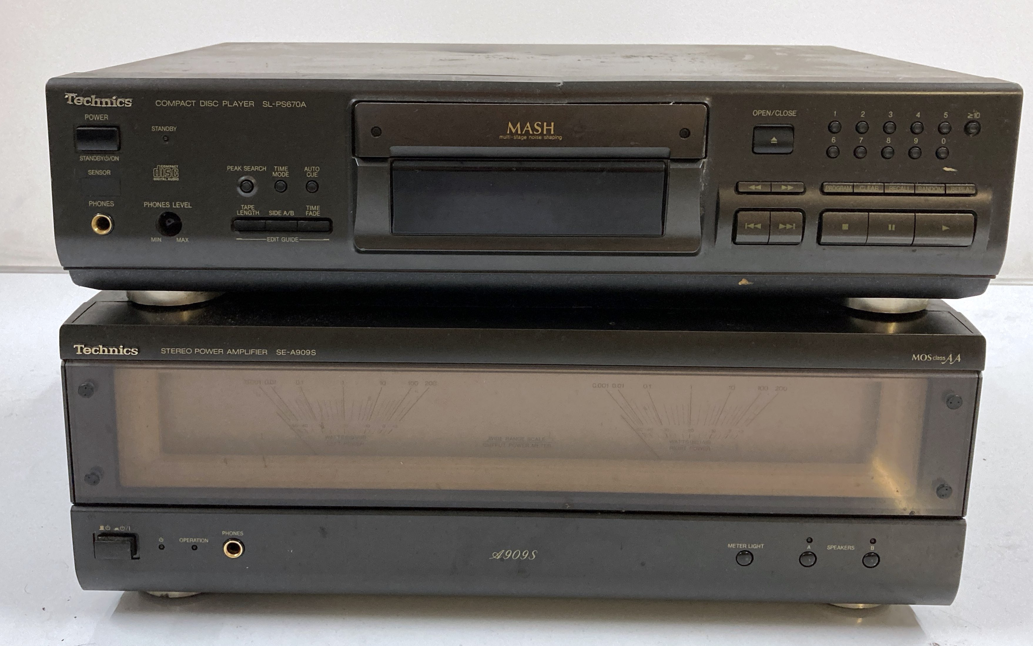 Lot 38 - TECHNICS HI-FI.