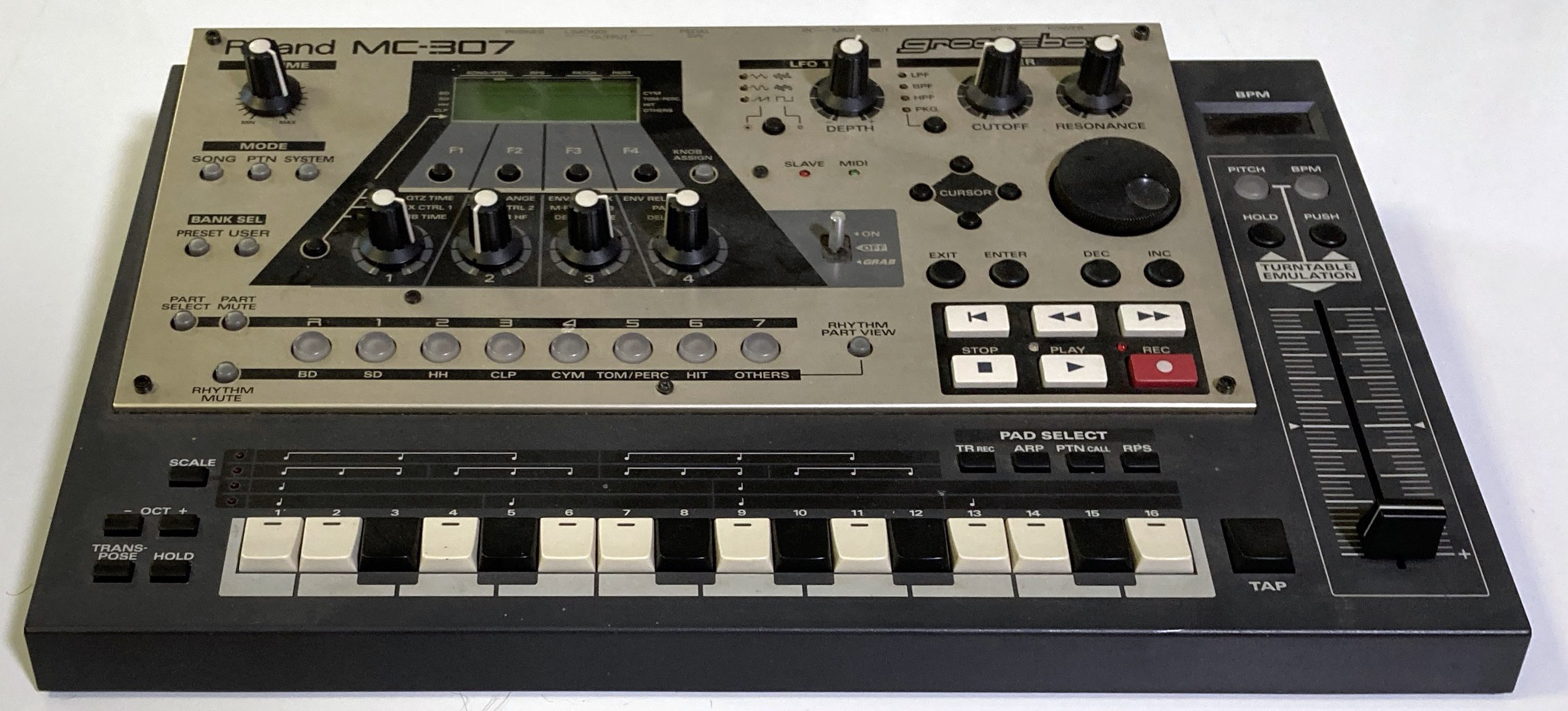 Lot 14 - ROLAND MC 307 DRUM MACHINE.