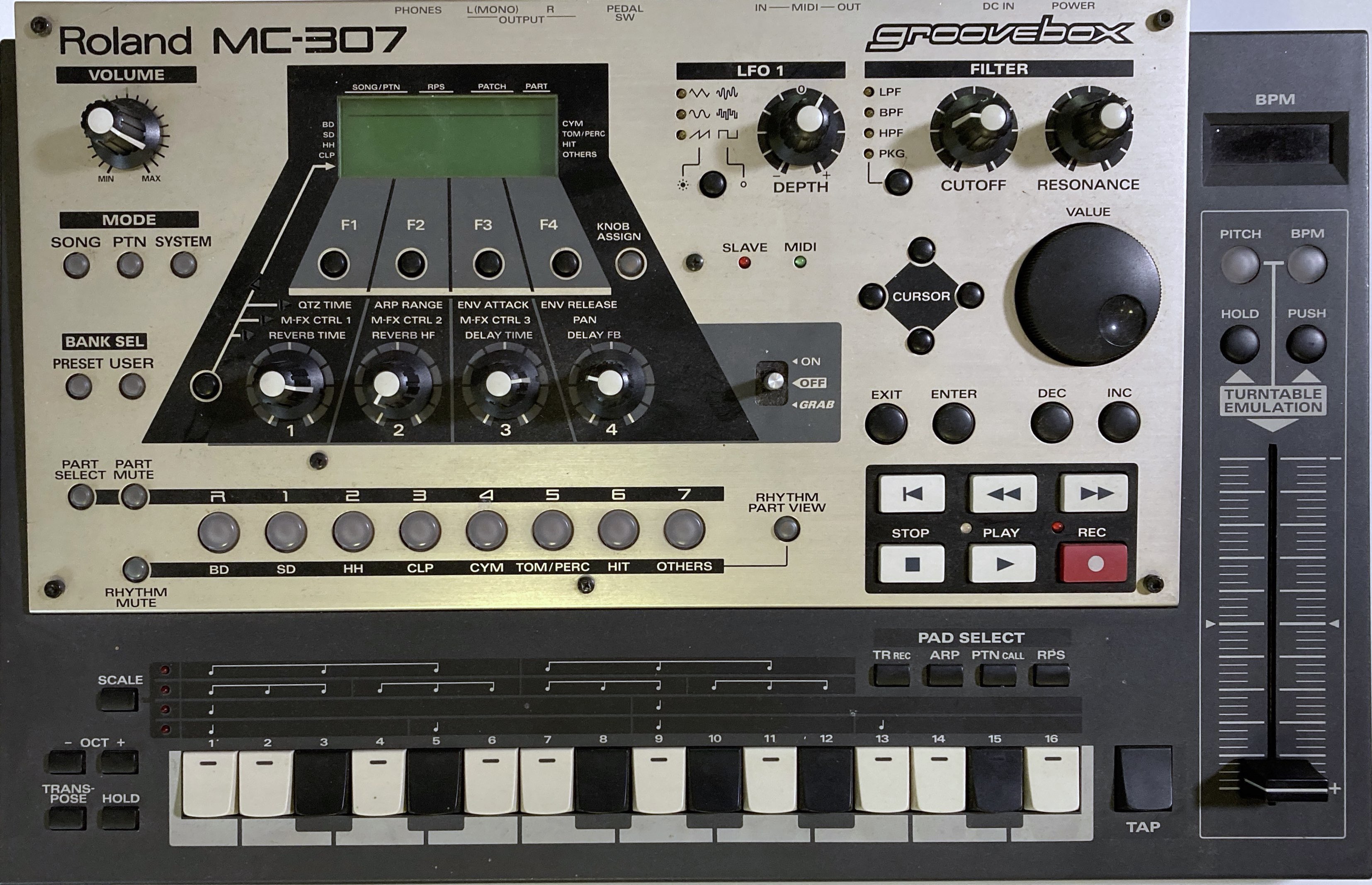 Lot 14 - ROLAND MC 307 DRUM MACHINE.