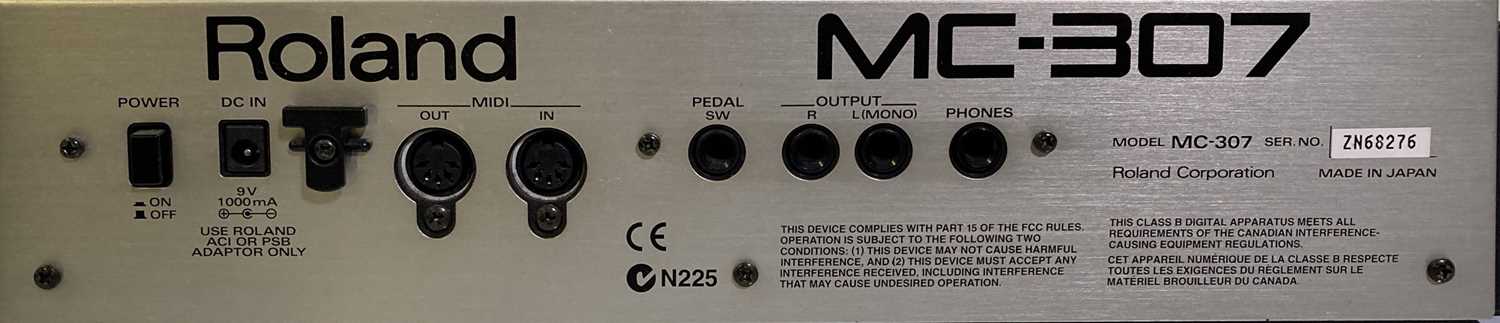 Lot 14 - ROLAND MC 307 DRUM MACHINE.