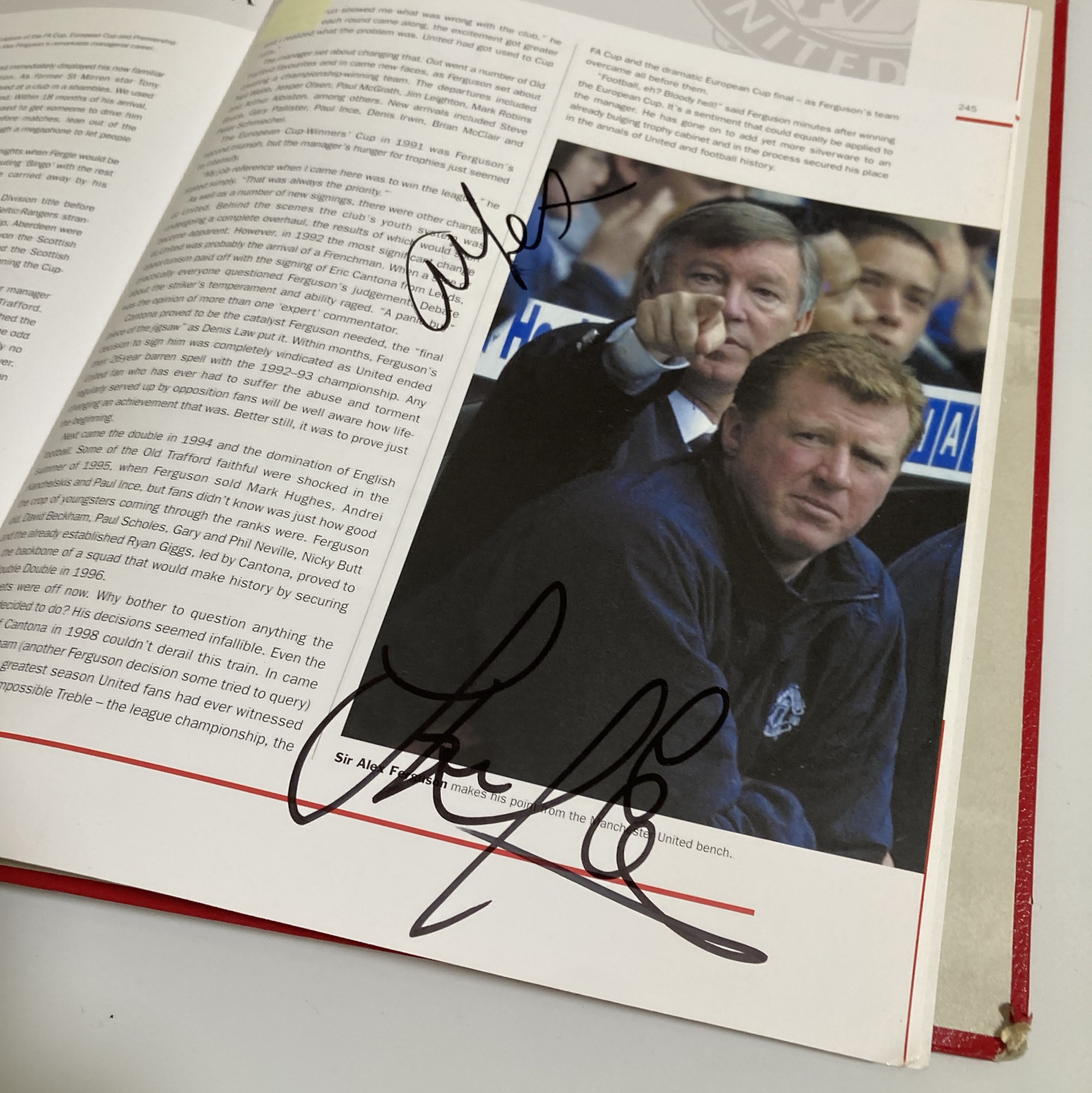 Lot 142 - MANCHESTER UNITED - BOOK SIGNED BY MANY