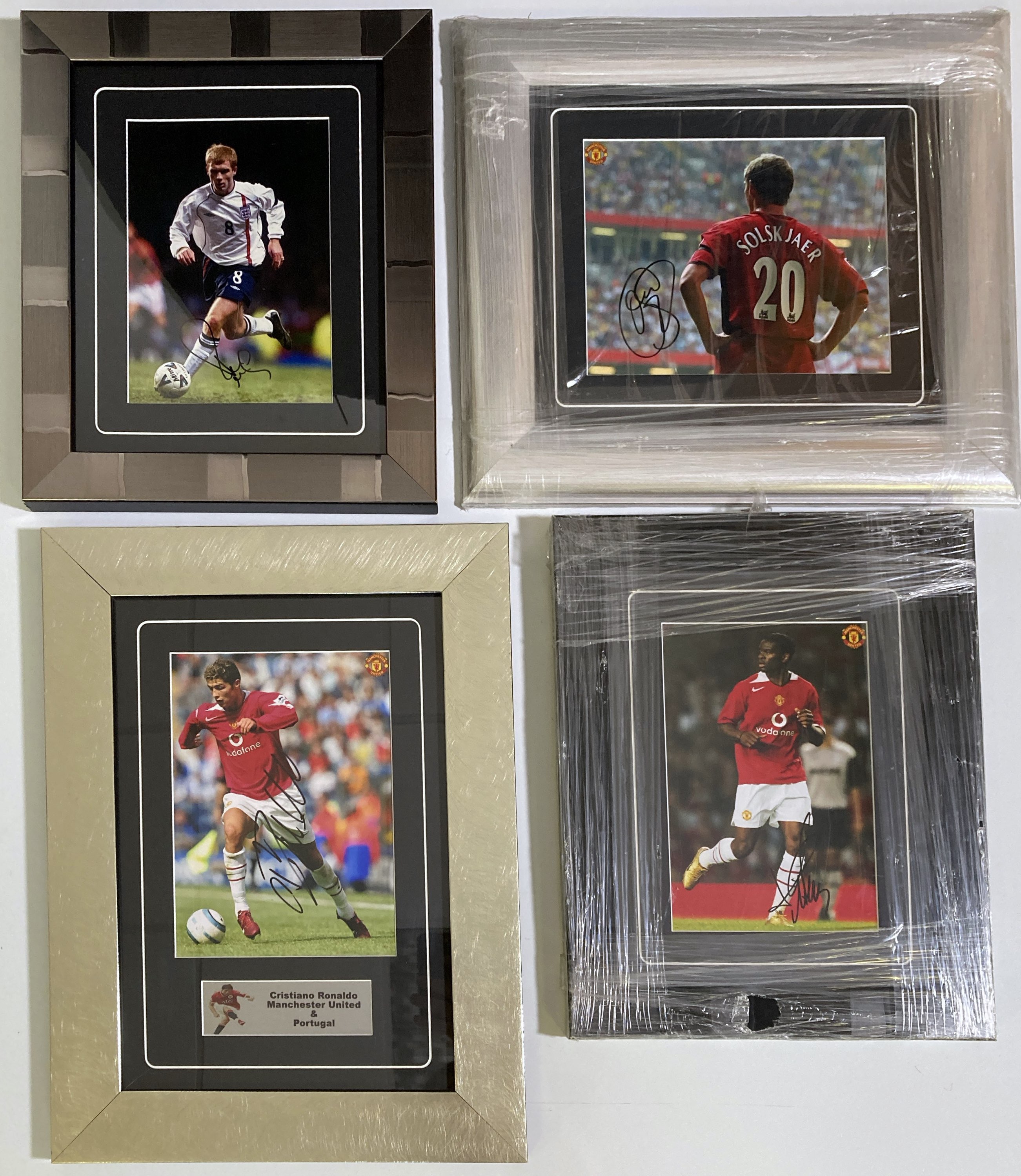 Lot 149 - FOOTBALL - MANCHESTER UNITED AUTOGRAPHS INC