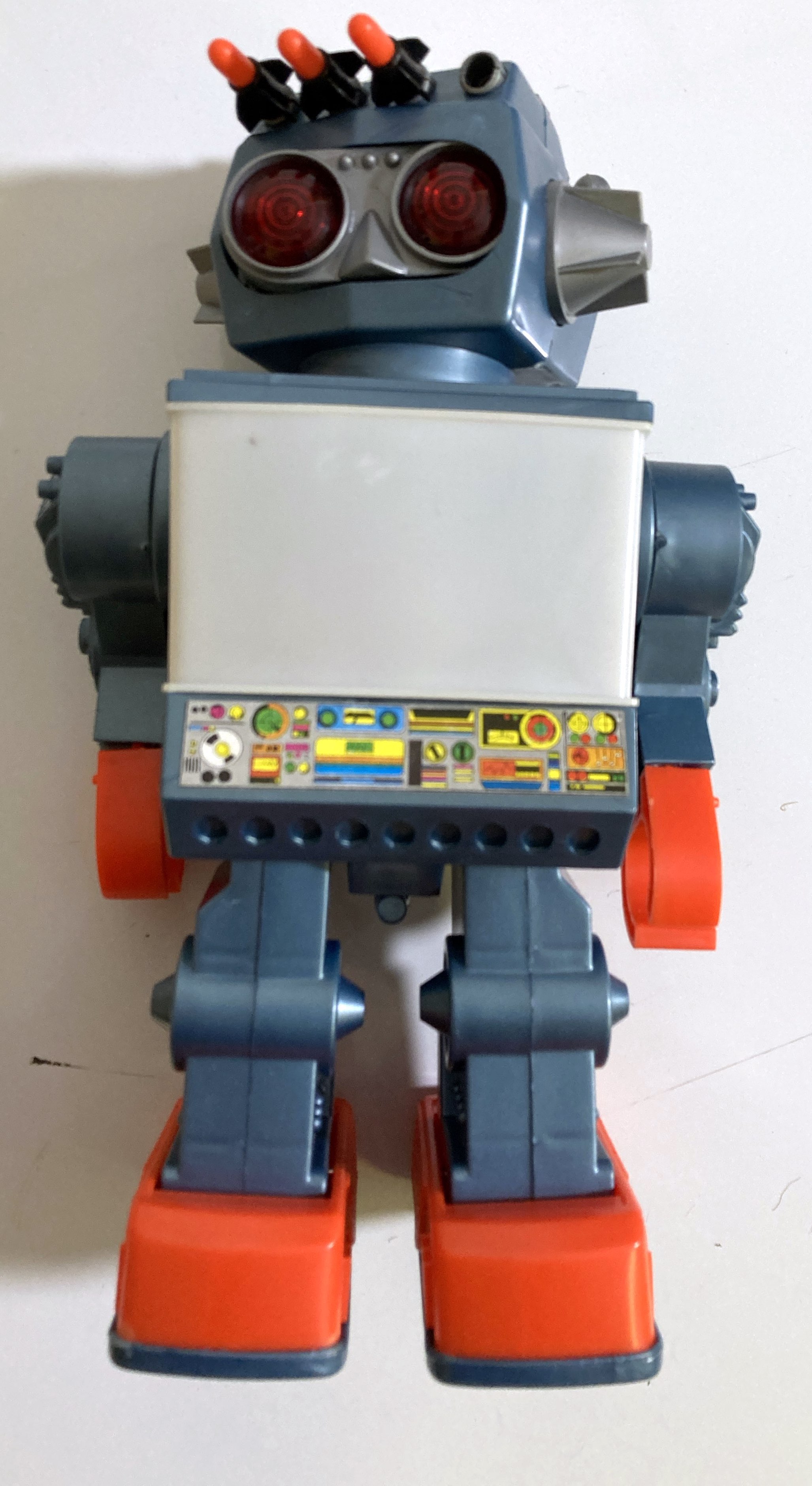 Lot 69 - STAR FORCE BATTERY OPERATED TV ROBOT