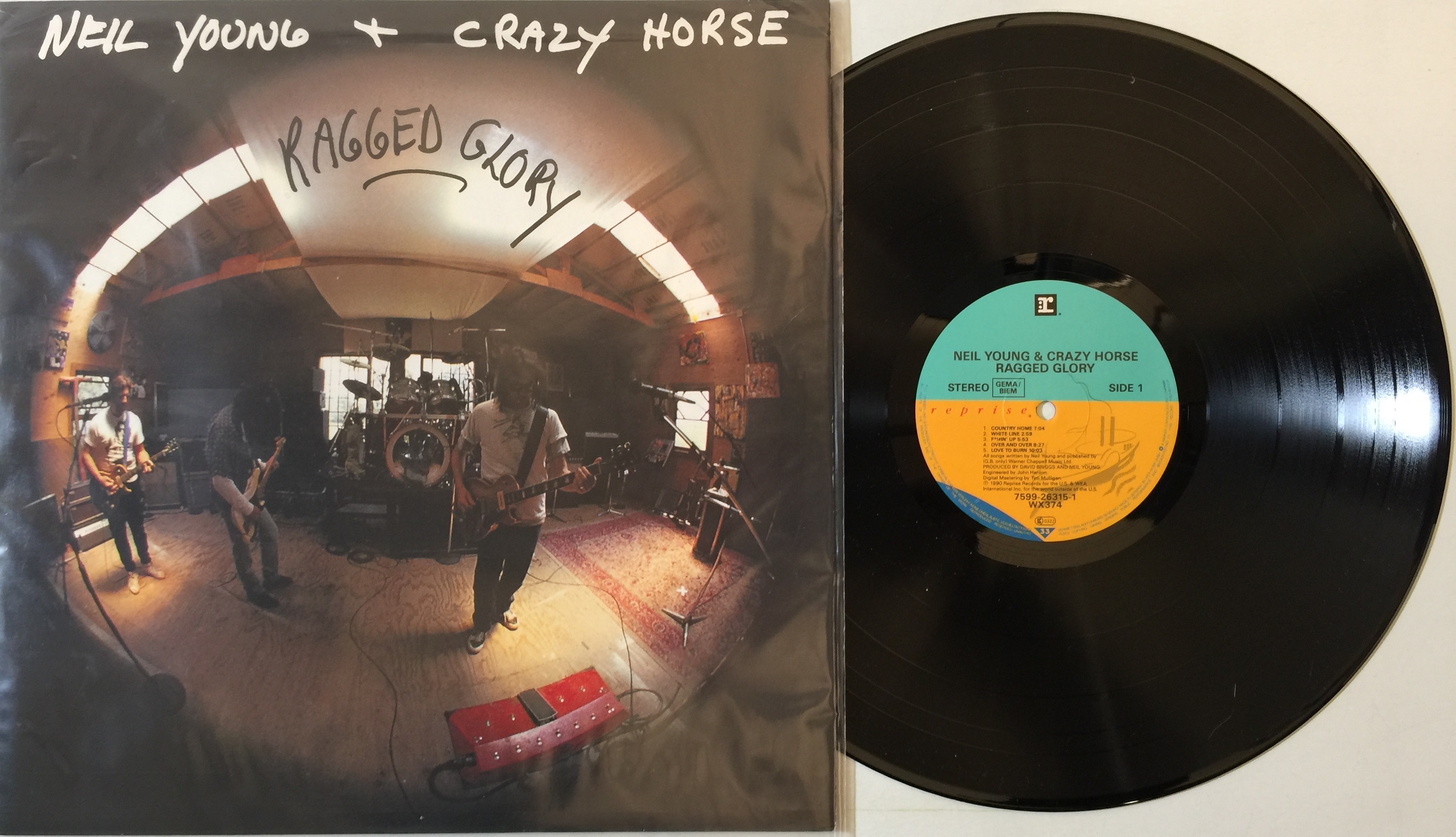 Lot 135 - NEIL YOUNG - LP COLLECTION