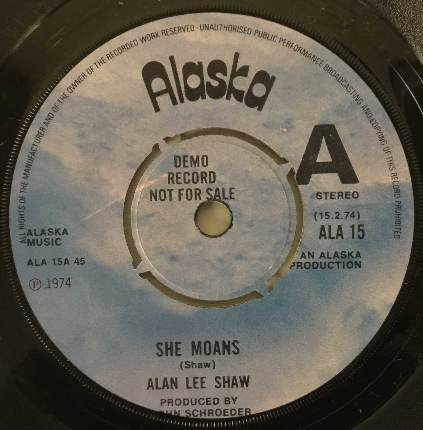 Lot 164 - ALAN LEE SHAW - SHE MOANS 7" (ORIGINAL UK