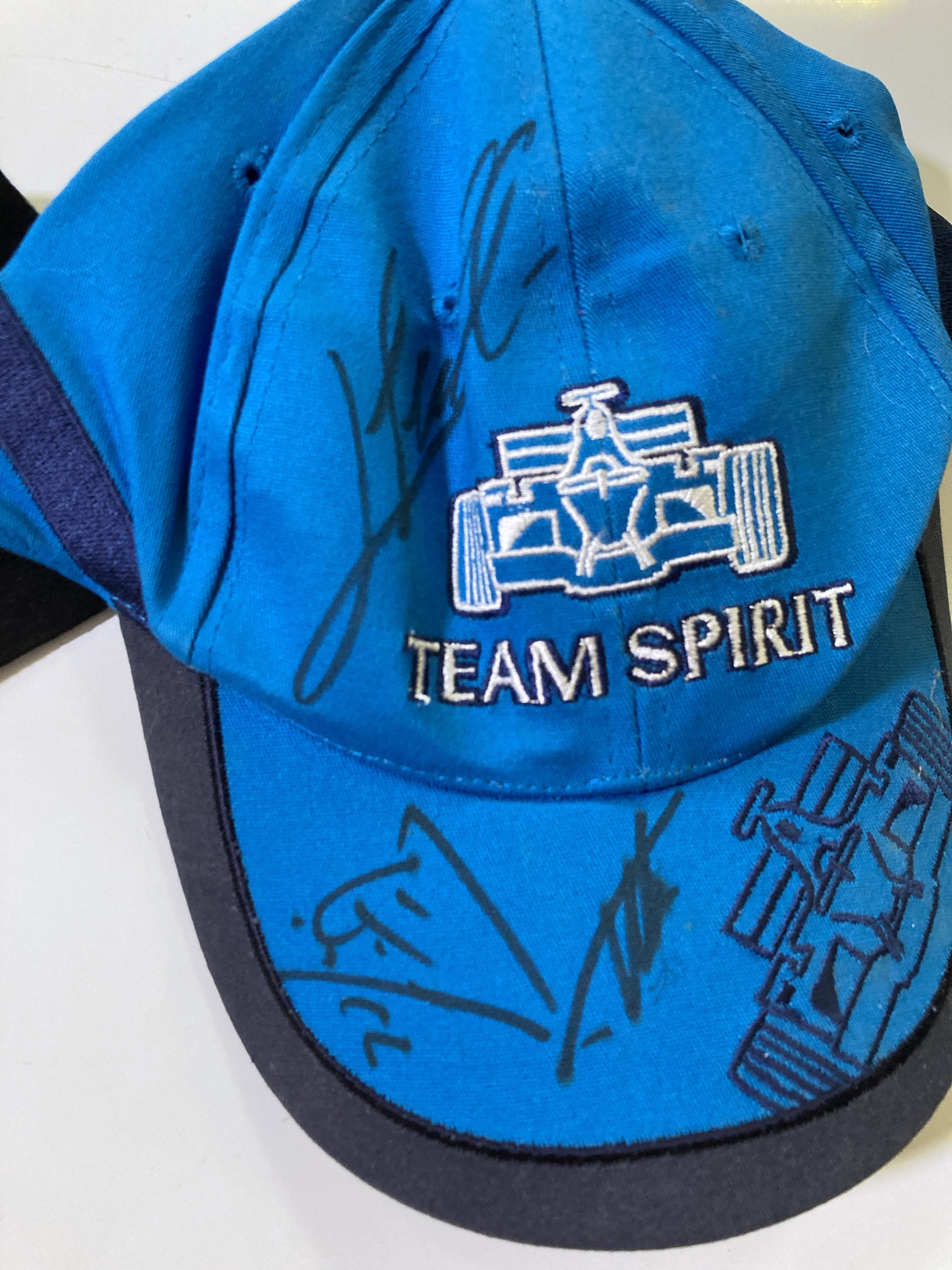 Lot 205 - FORMULA ONE SIGNED CLOTHING & MERCH