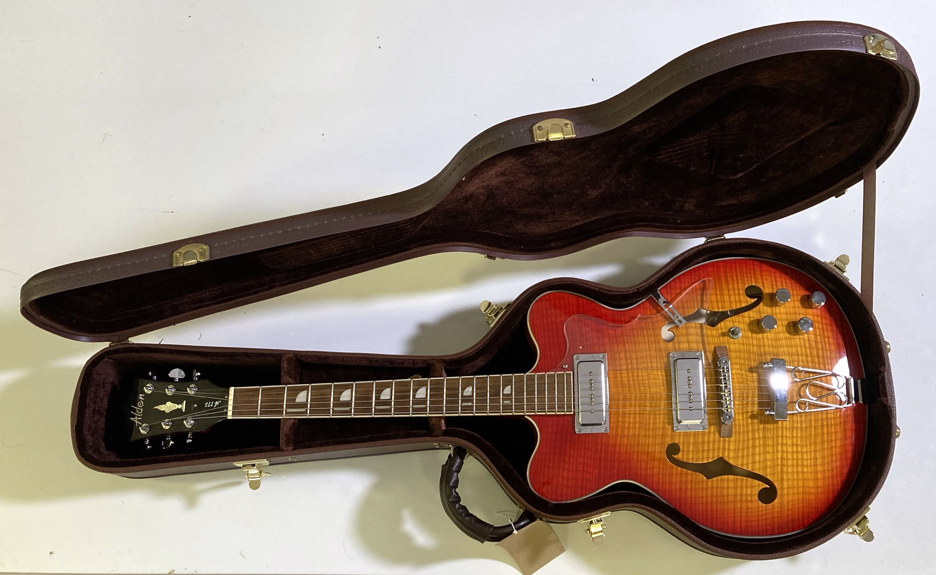 Lot 4 - ALDEN A775 ELECTRIC GUITAR.