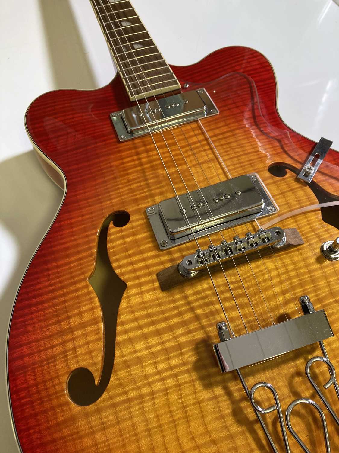 Lot 4 - ALDEN A775 ELECTRIC GUITAR.
