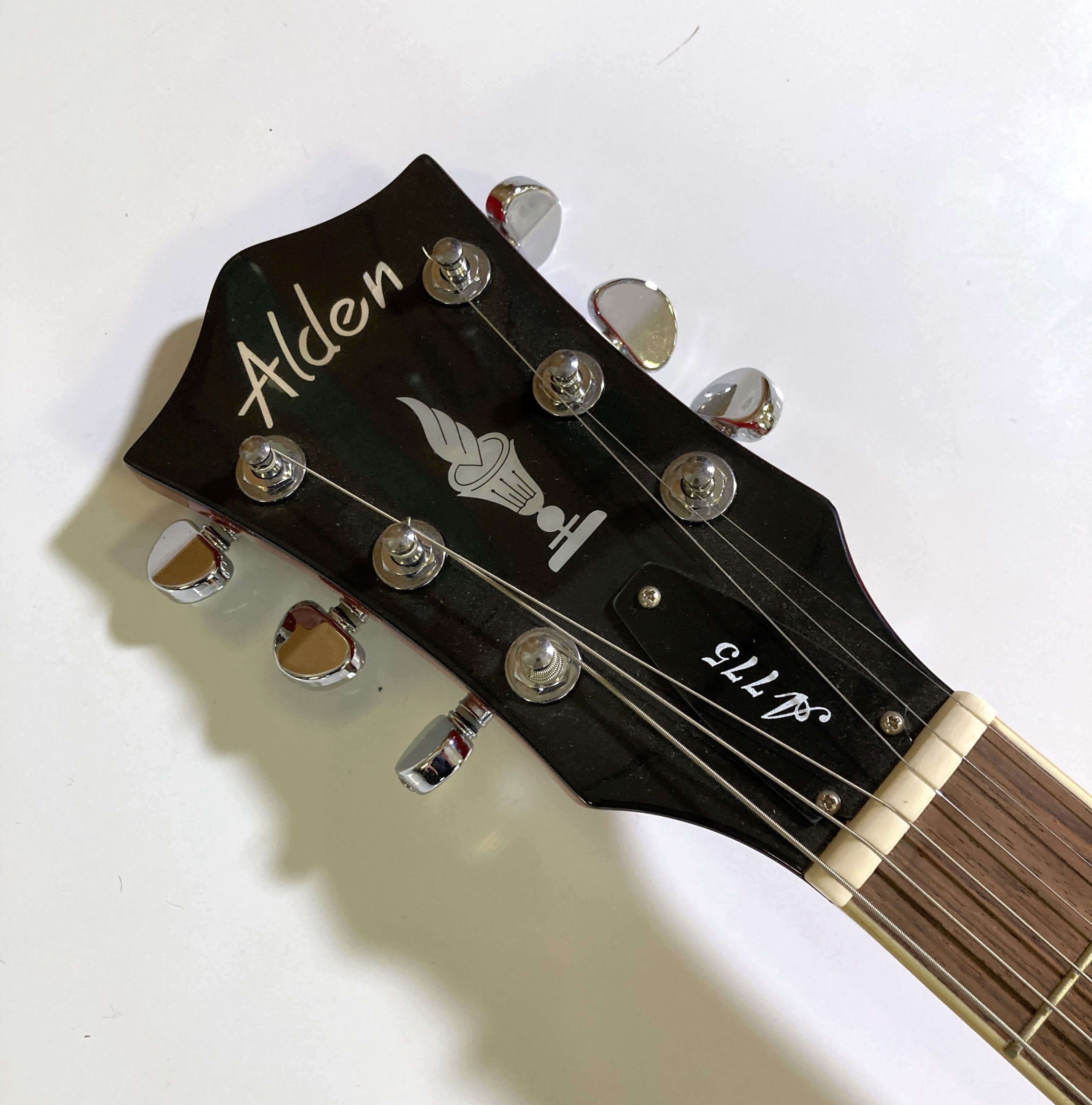 Lot 4 - ALDEN A775 ELECTRIC GUITAR.