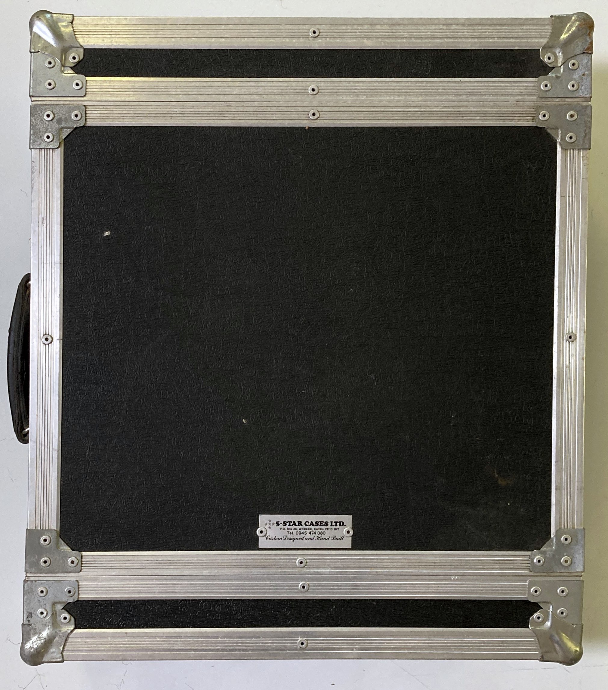 Lot 19 - DIGITAL EFFECTS UNITS IN FLIGHT CASE
