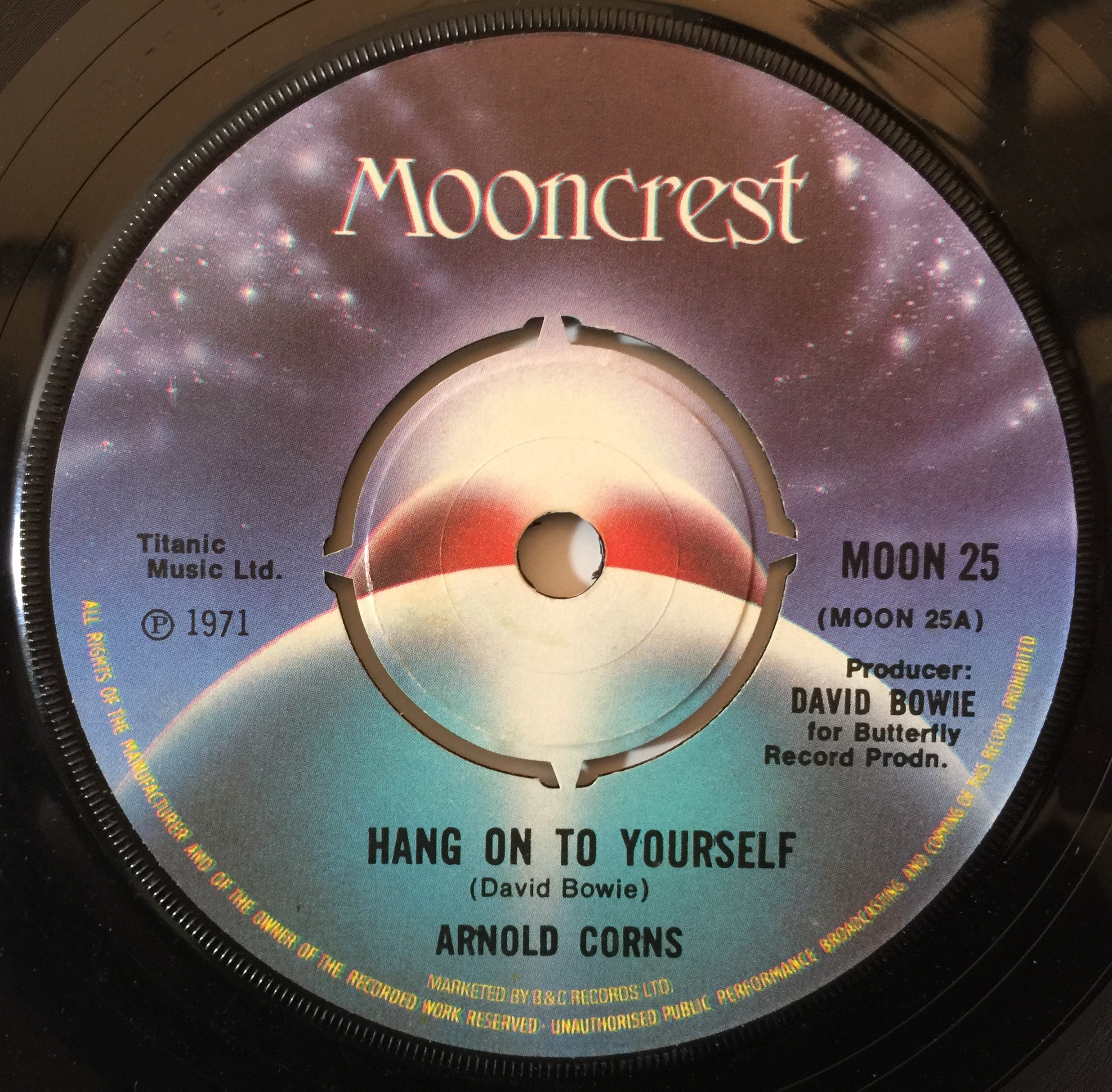 Lot 314 - THE ARNOLD CORNS - MOONAGE DAYDREAM/HANG ON