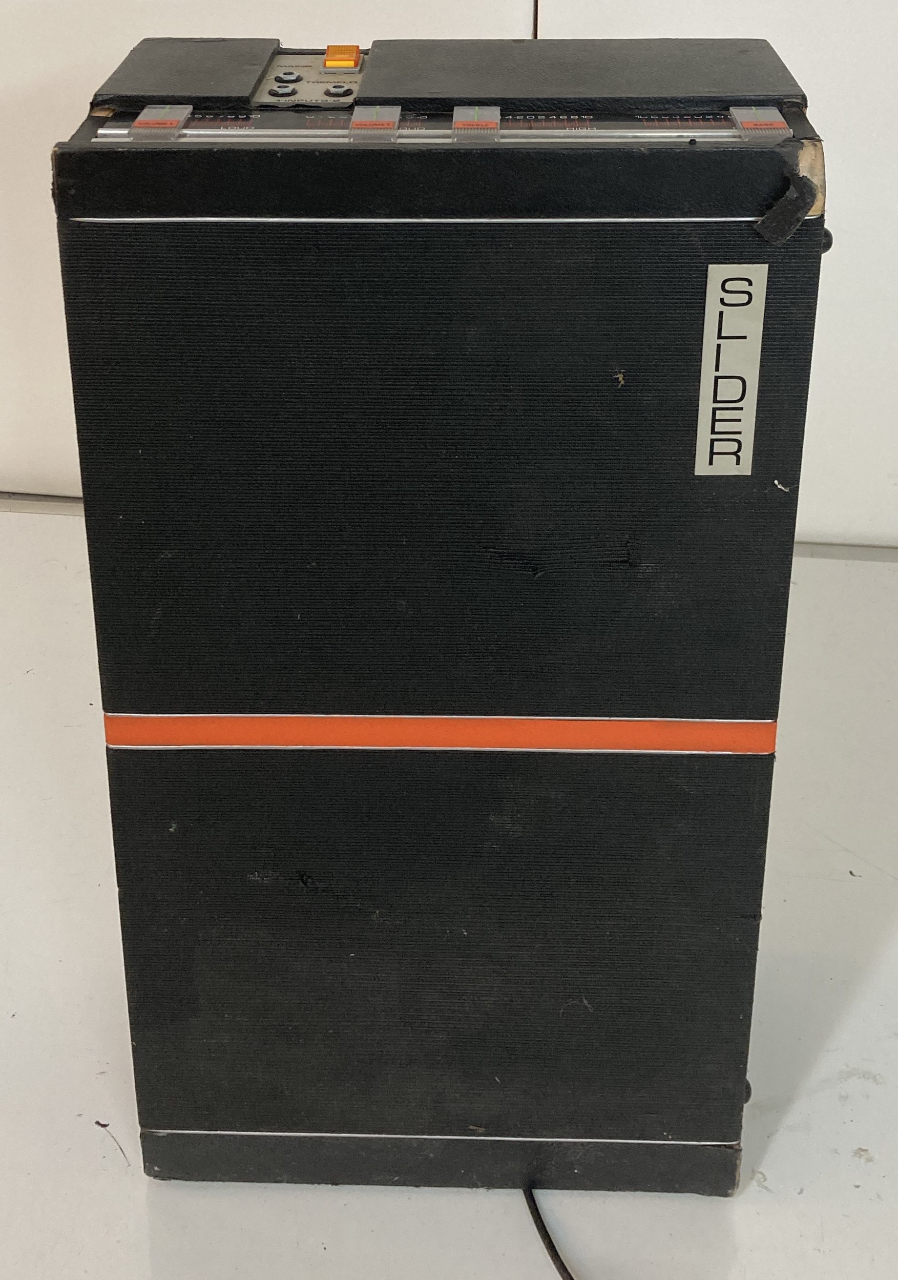Lot 25 - GUITAR AMPLIFIERS (FENDER, ZOOM, SESSION).