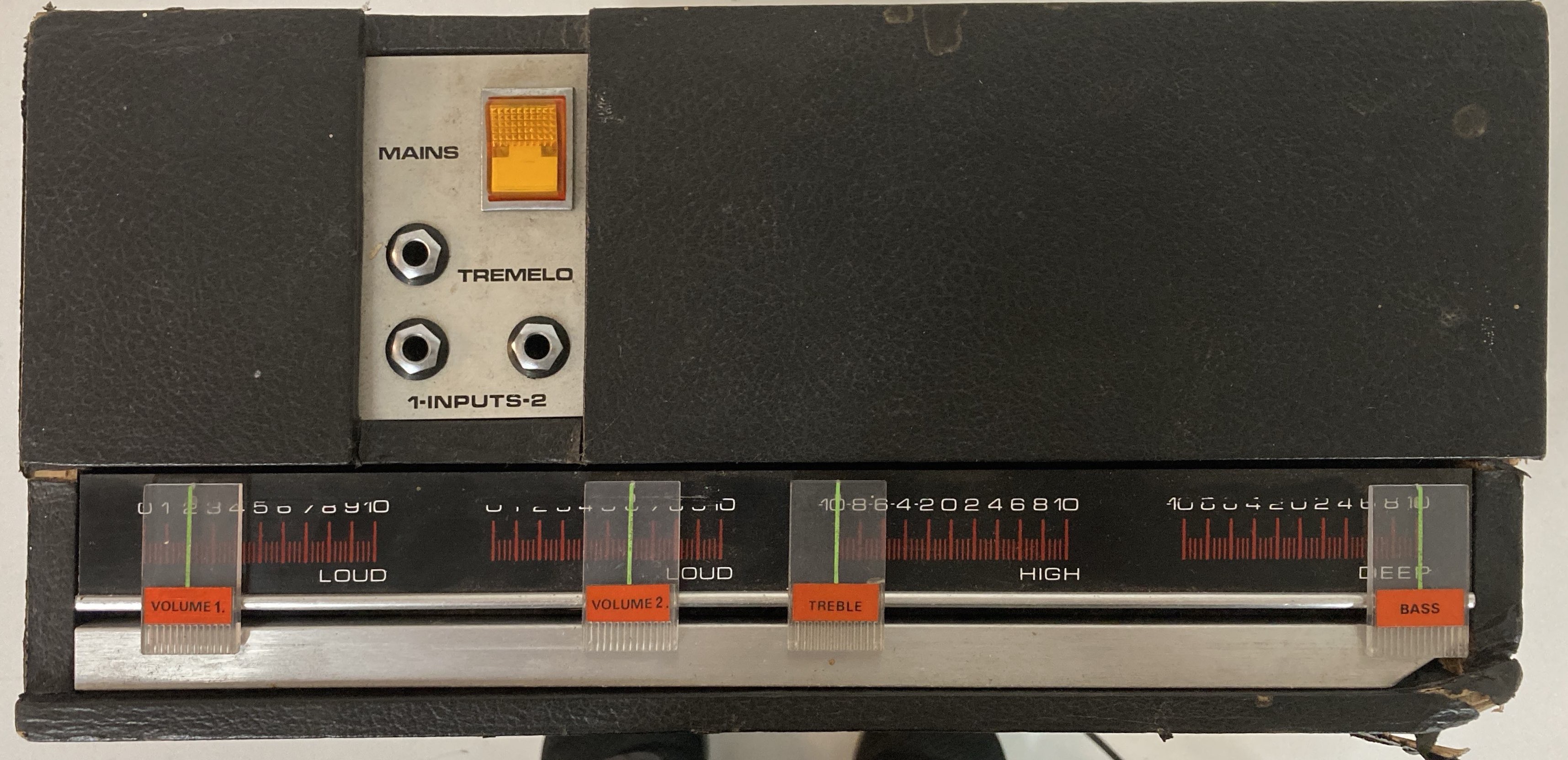 Lot 25 - GUITAR AMPLIFIERS (FENDER, ZOOM, SESSION).