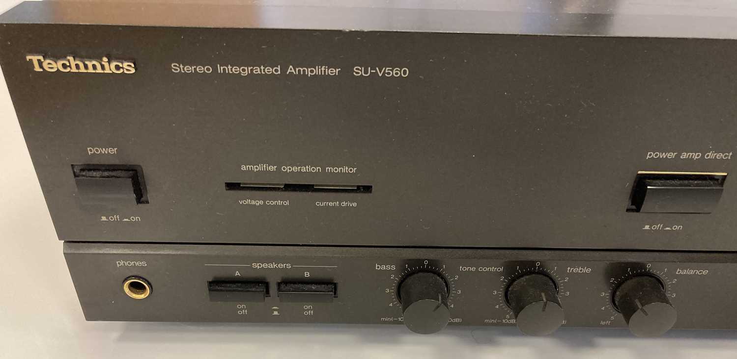 Lot 6 - TECHNICS SU-V560 AMPLIFIER