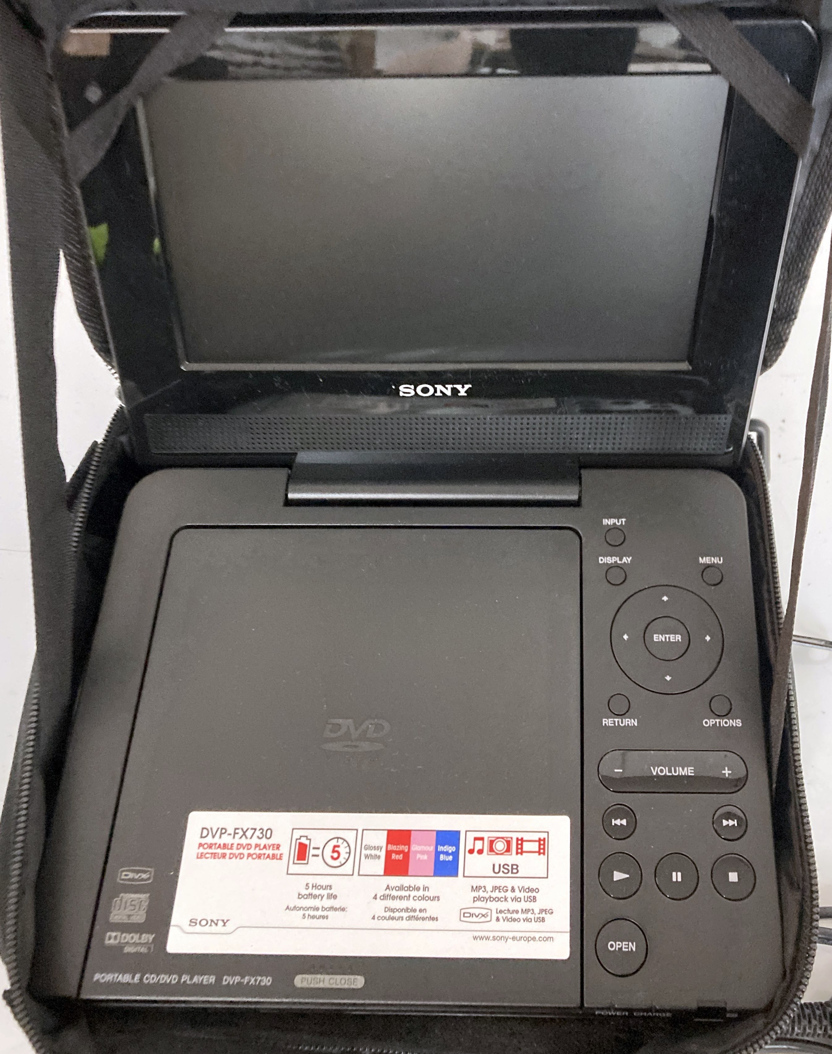 Lot 44 - RADIOS/PORTABLE DVD PLAYER/WALKMAN.