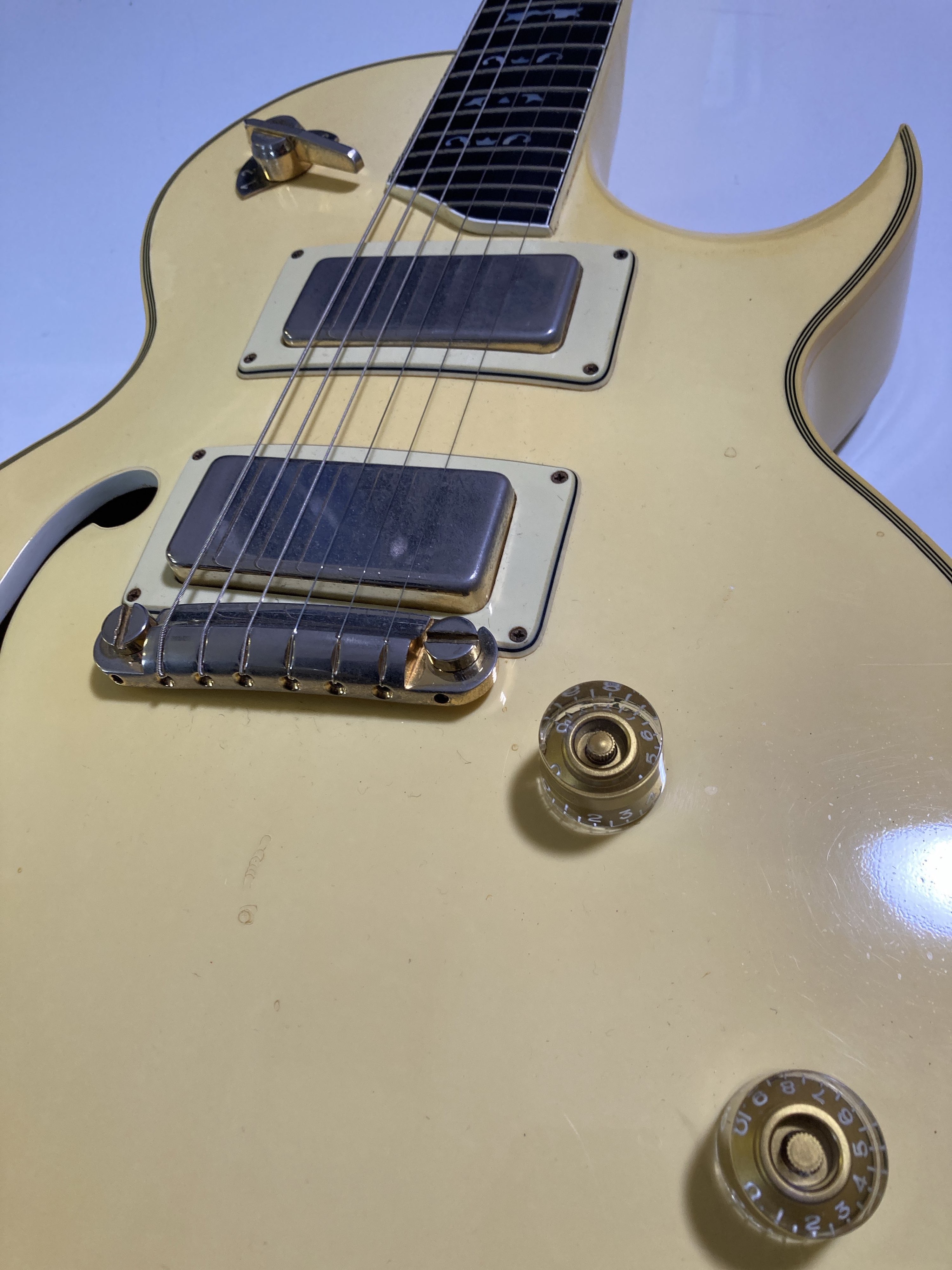 Lot 38 - FRAMUS - JAN AKKERMAN SIGNATURE ELECTRIC
