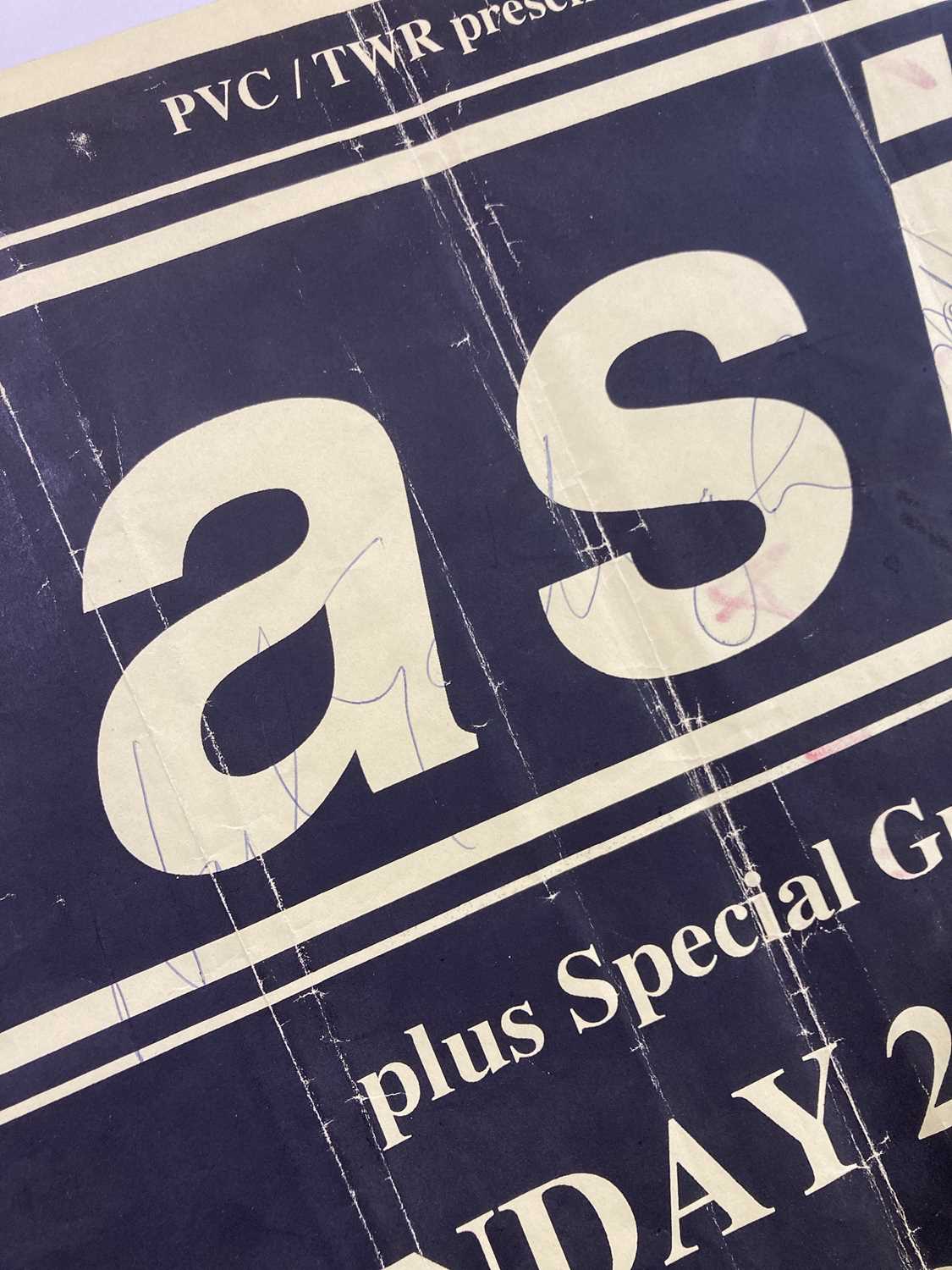 Lot 280 - OASIS 1994 CONCERT POSTER - FULLY SIGNED.