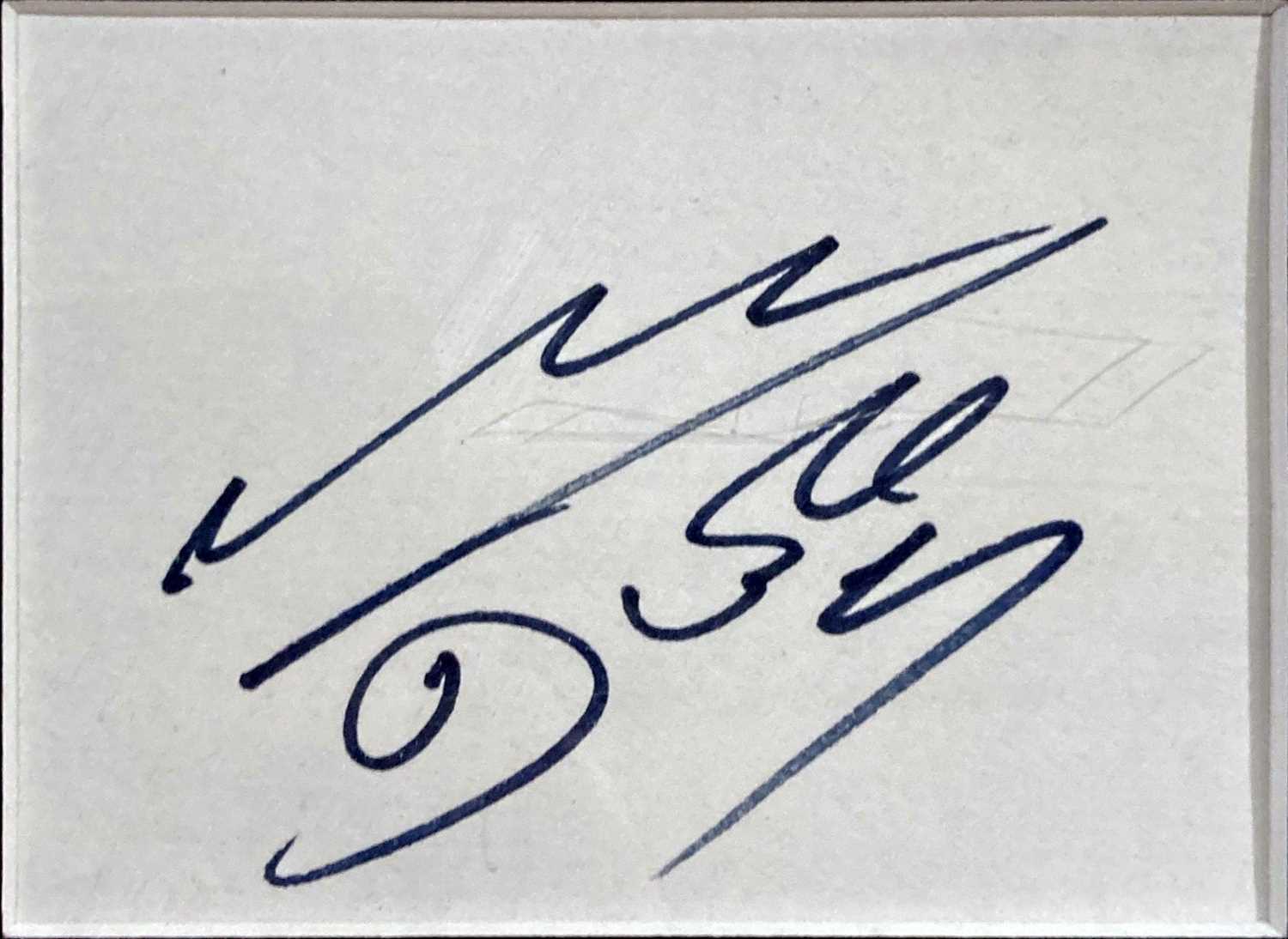 Lot 43 - DIEGO MARADONA - A SIGNED PHOTOGRAPH.