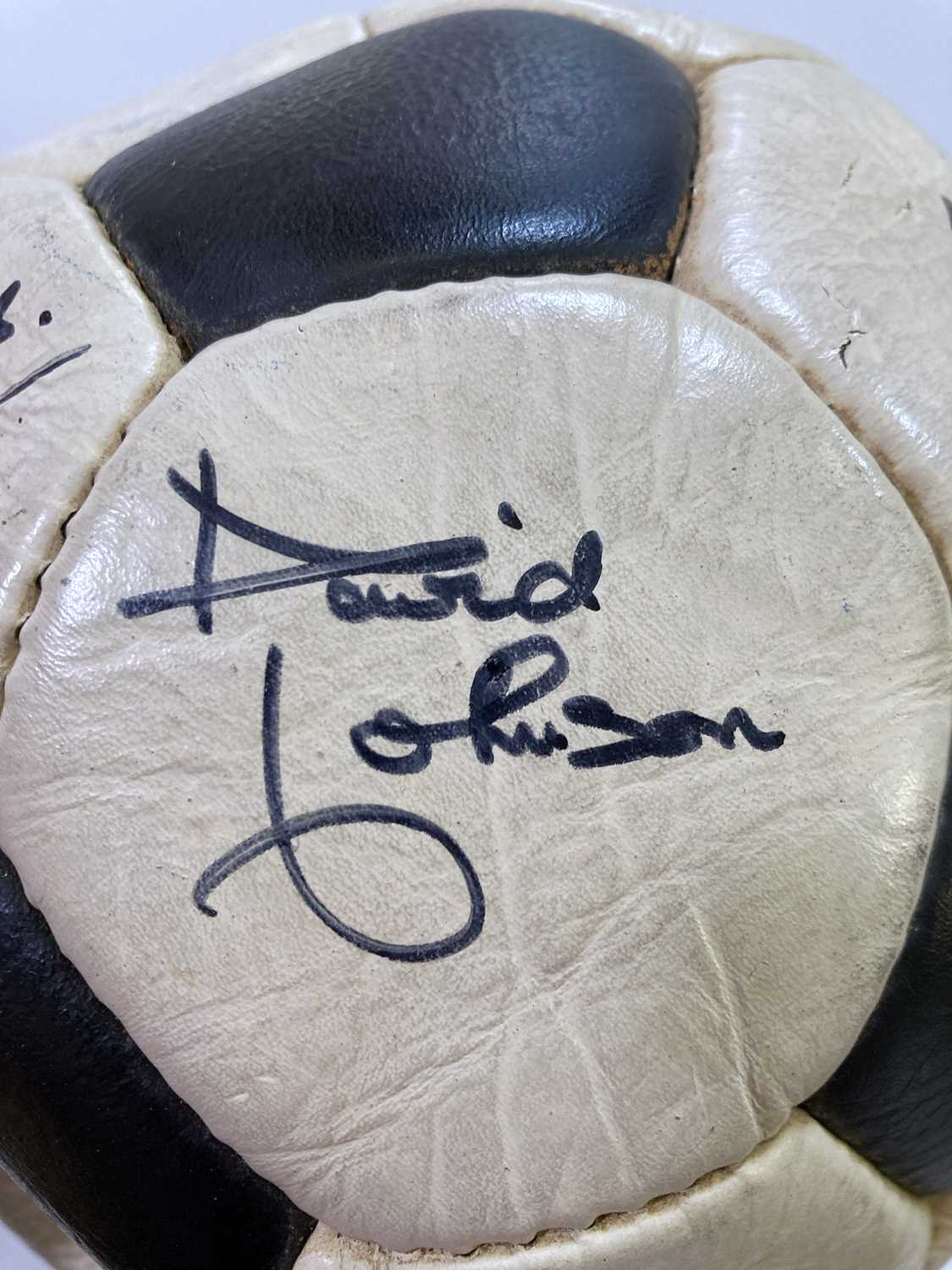 Lot 55 - LIVERPOOL FOOTBALL CLUB - INC SIGNED FOOTBALL