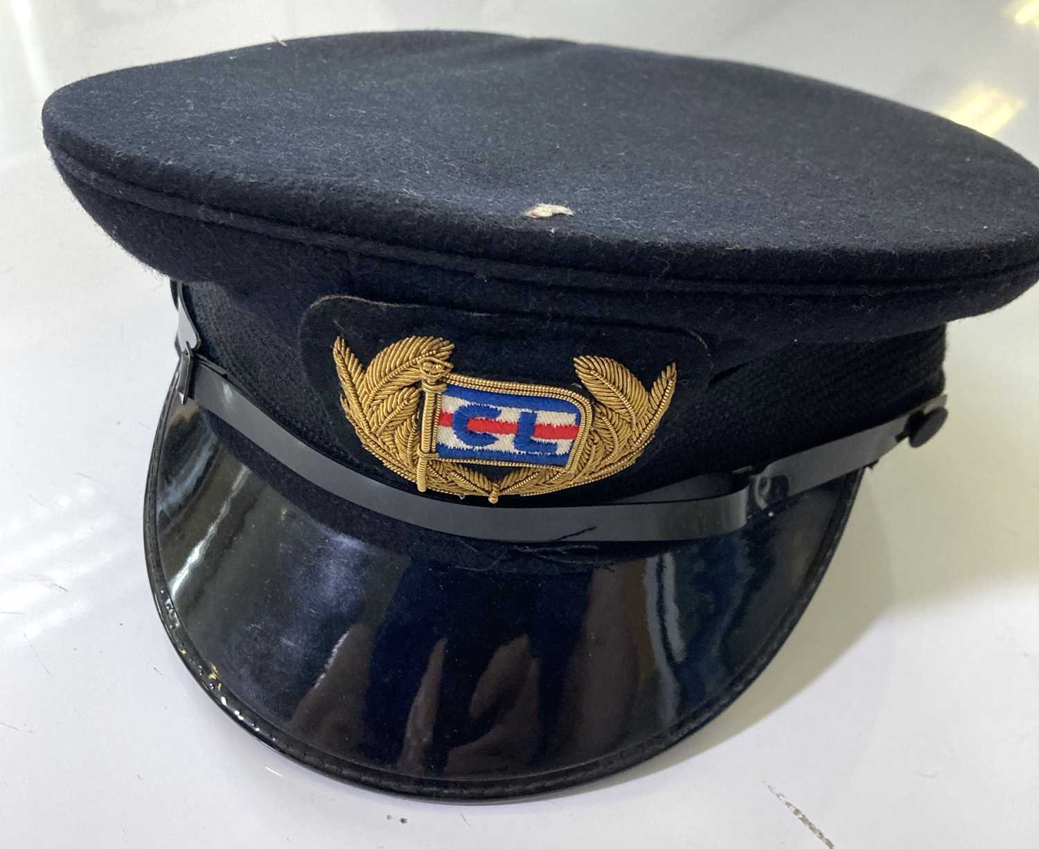 Lot 17 - MILITARIA INC MEDALS - NAVY CAPS / BADGES.