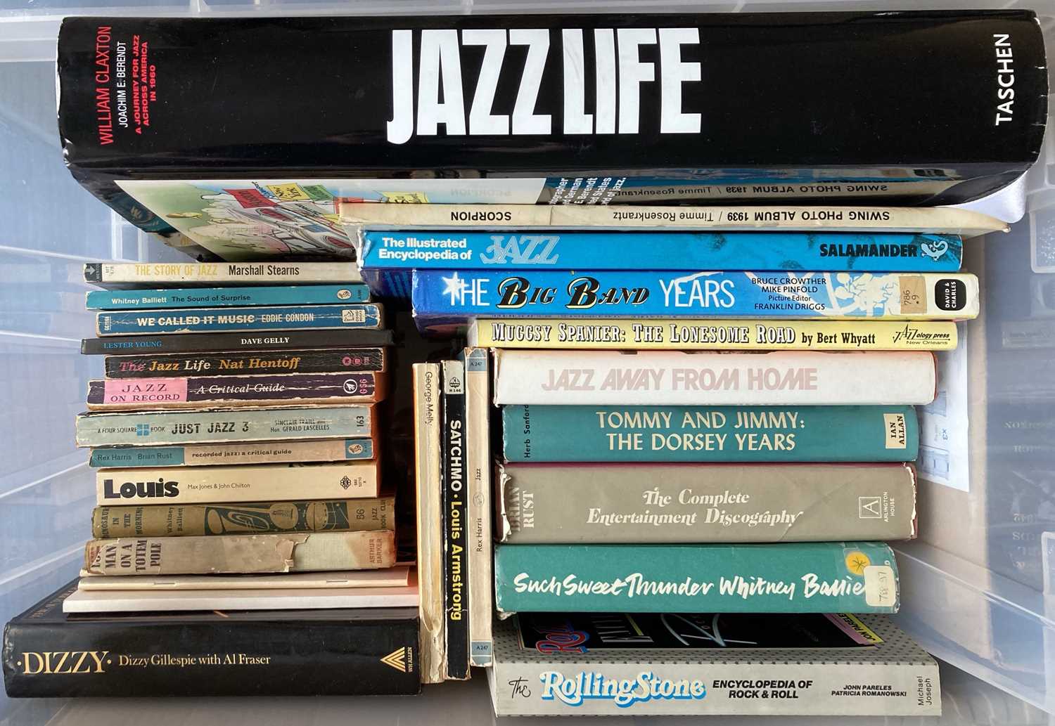 Lot 126 - APPROX 100 JAZZ BOOKS.