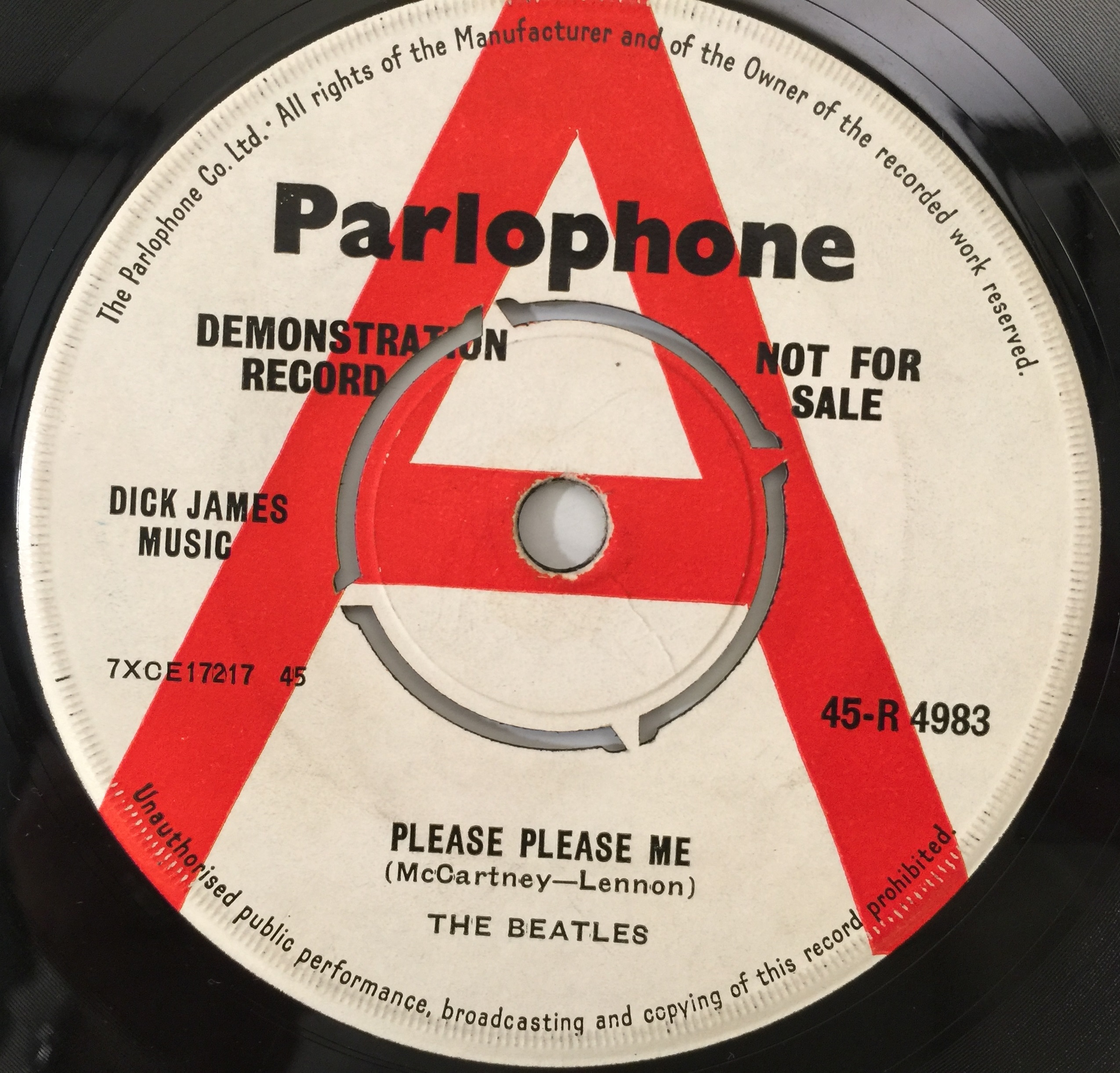 Lot 28 - THE BEATLES - PLEASE PLEASE ME 7" - ORIGINAL