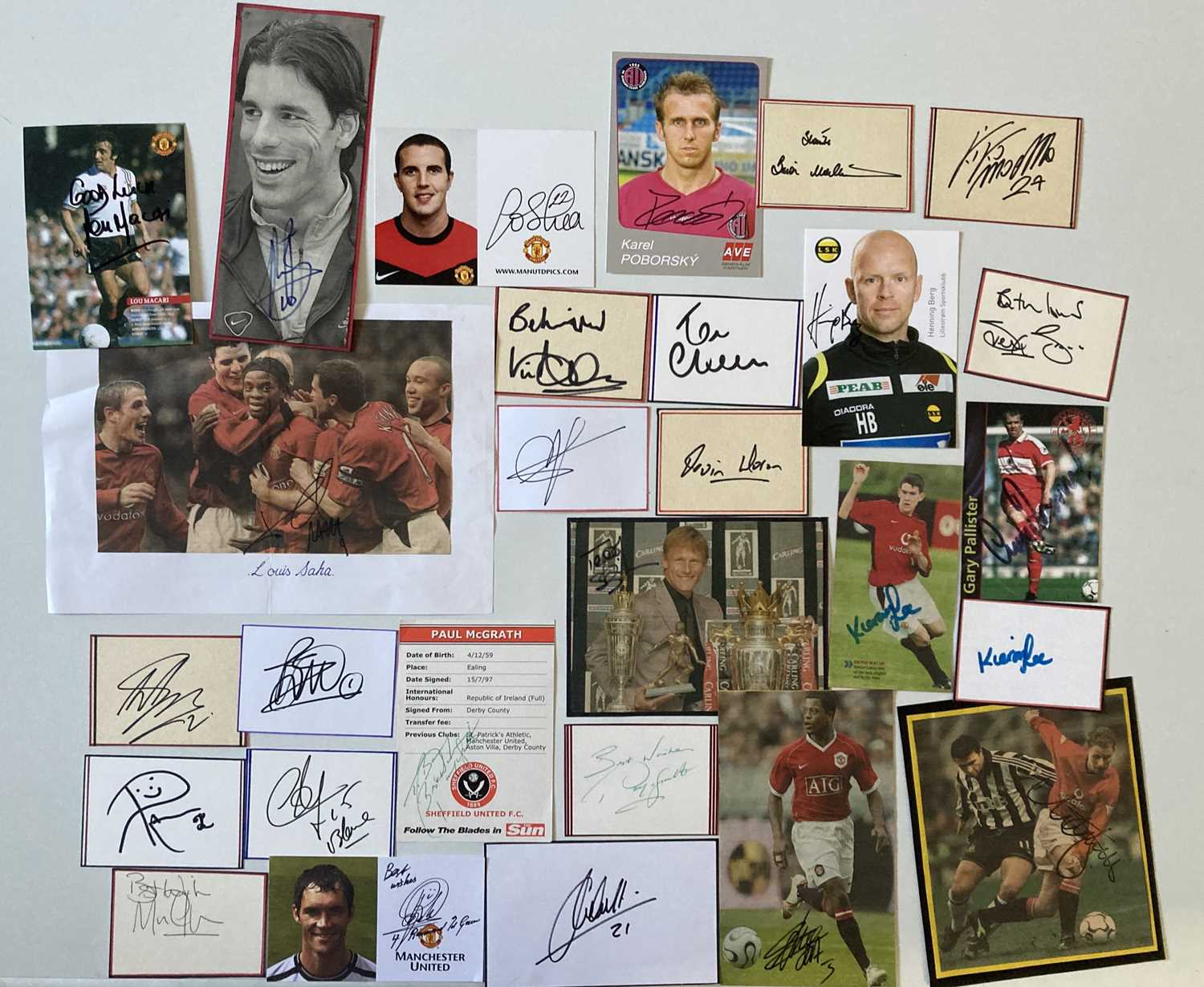 Lot 151 - SPORTS AUTOGRAPHS - MANCHESTER UNITED STARS