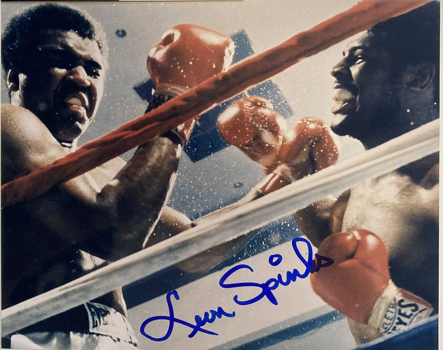 Lot 157 - SPORTS AUTOGRAPHS - MUHAMMAD ALI / LEON