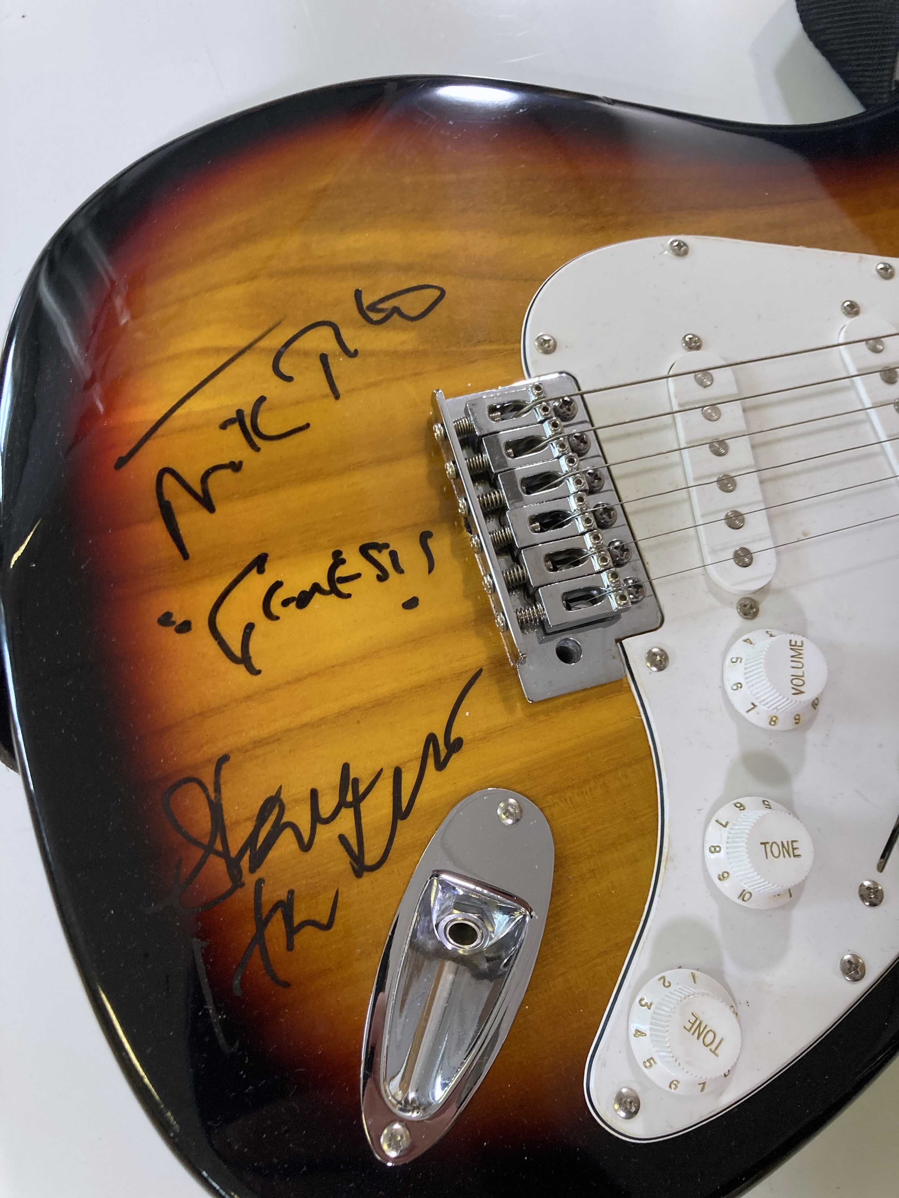 Lot 280 - GENESIS - GUITAR SIGNED BY MIKE RUTHERFORD