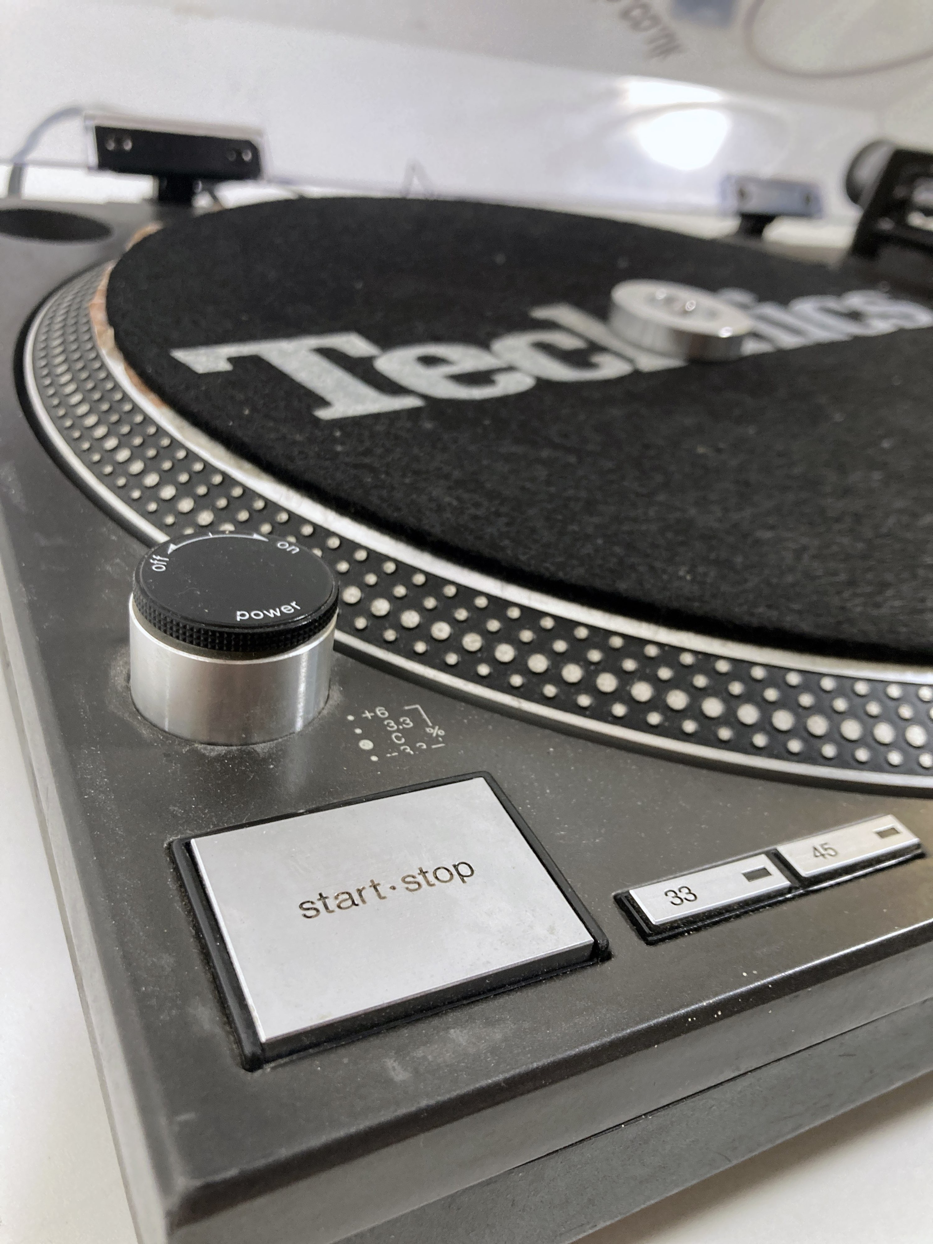 Lot 7 - TECHNICS SL-1210 MK2 TURNTABLE.