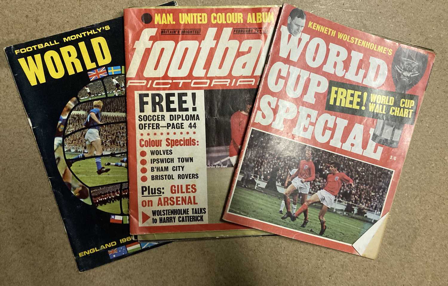 Lot 27 - FOOTBALL MAGAZINES, ANNUALS, STICKER ALBUMS.
