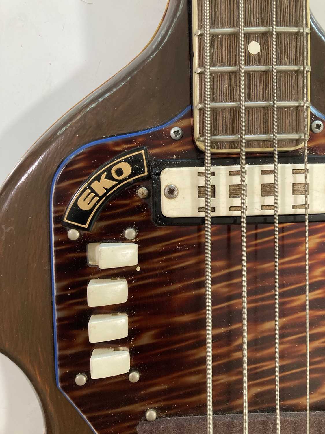 Lot 33 - ELECTRIC GUITARS & ELECTRIC BASSES.