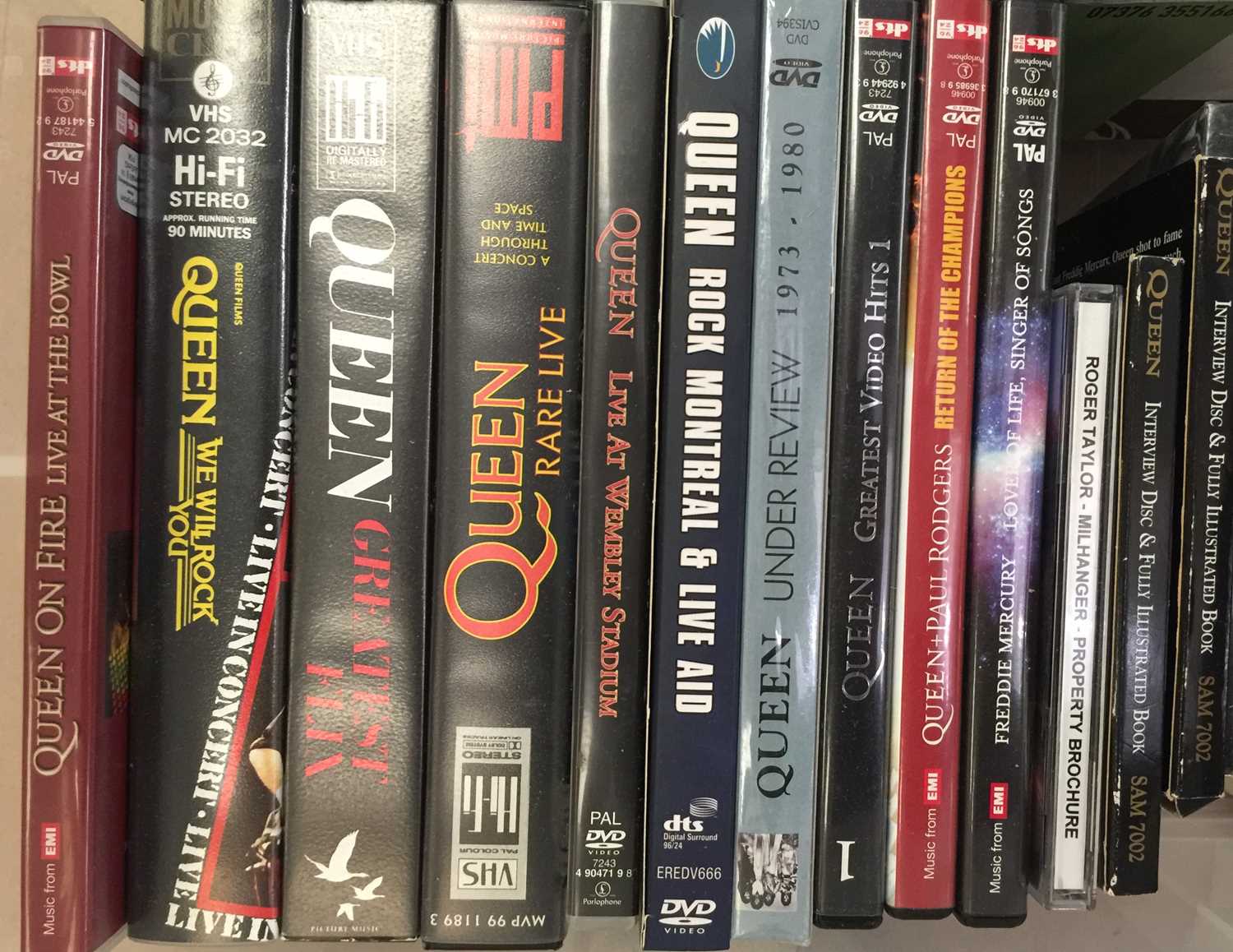 Lot 39 - QUEEN - CD COLLECTION (PLUS