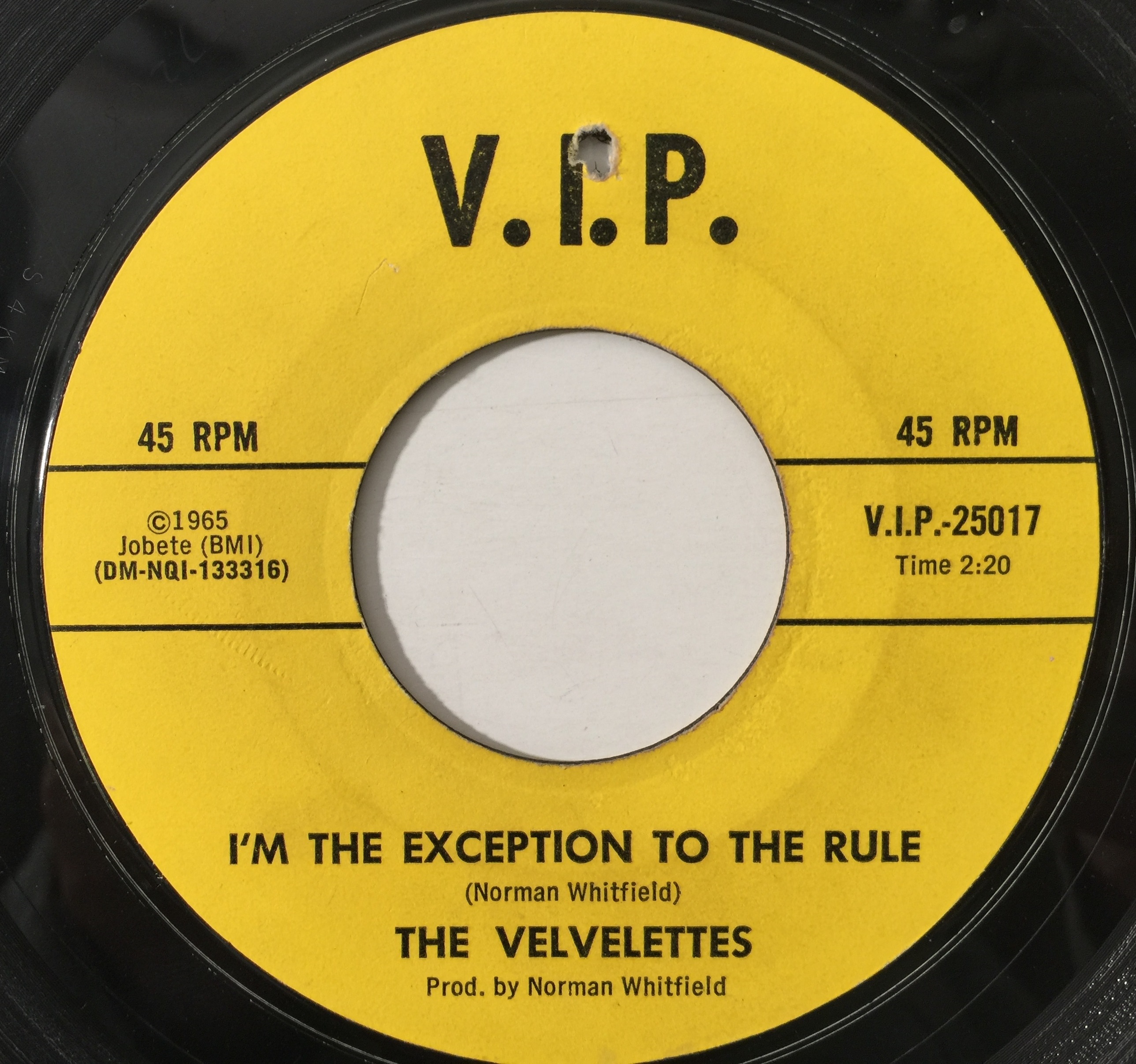 Lot 140 - THE VELVELETTES - LONELY LONELY GIRL AM I 7"