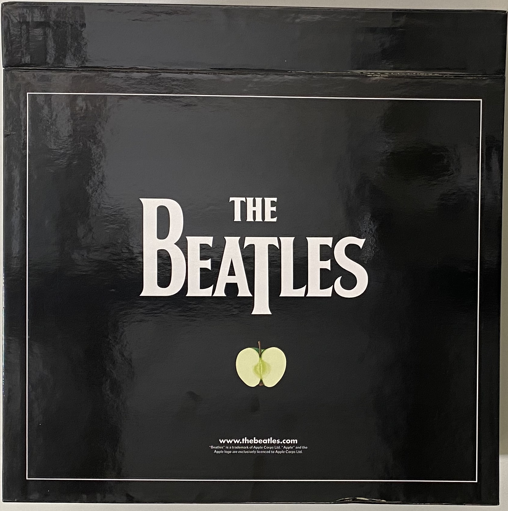 Lot 26 - THE BEATLES - THE BEATLES LP BOX SET (14