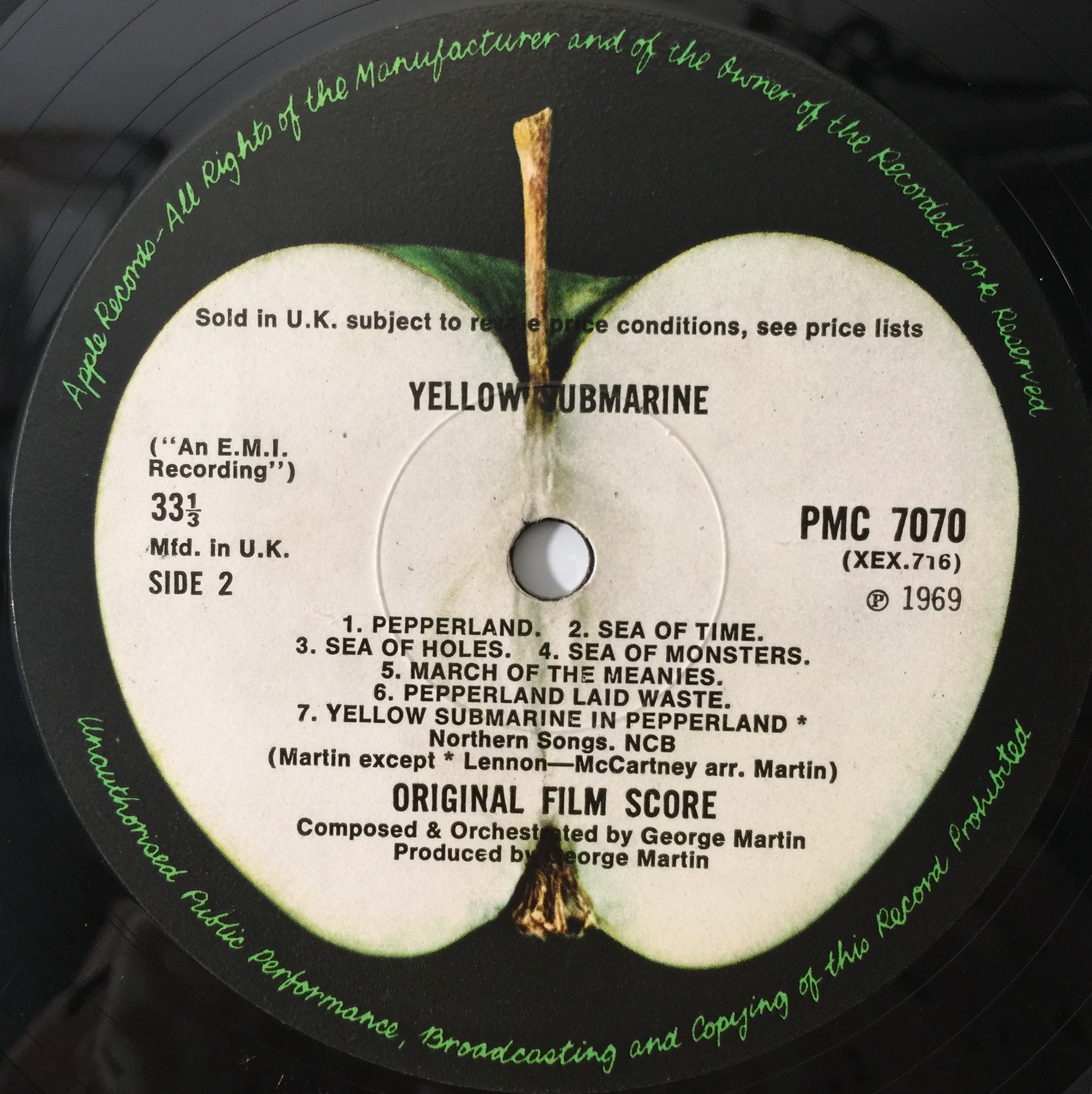 Lot 20 - THE BEATLES - YELLOW SUBMARINE LP (ORIGINAL