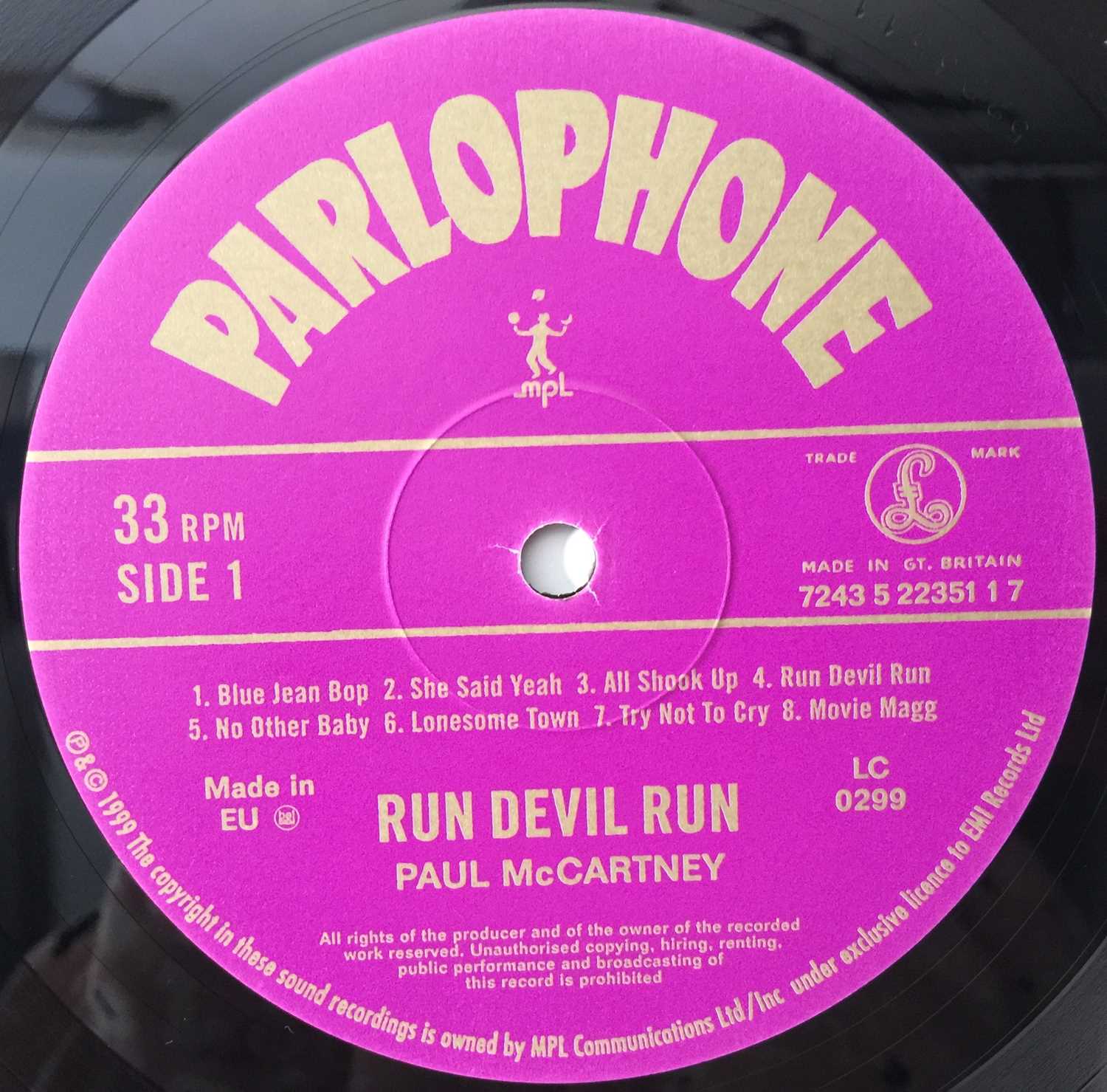 Lot 22 - PAUL MCCARTNEY - RUN DEVIL RUN LP (522 3511).