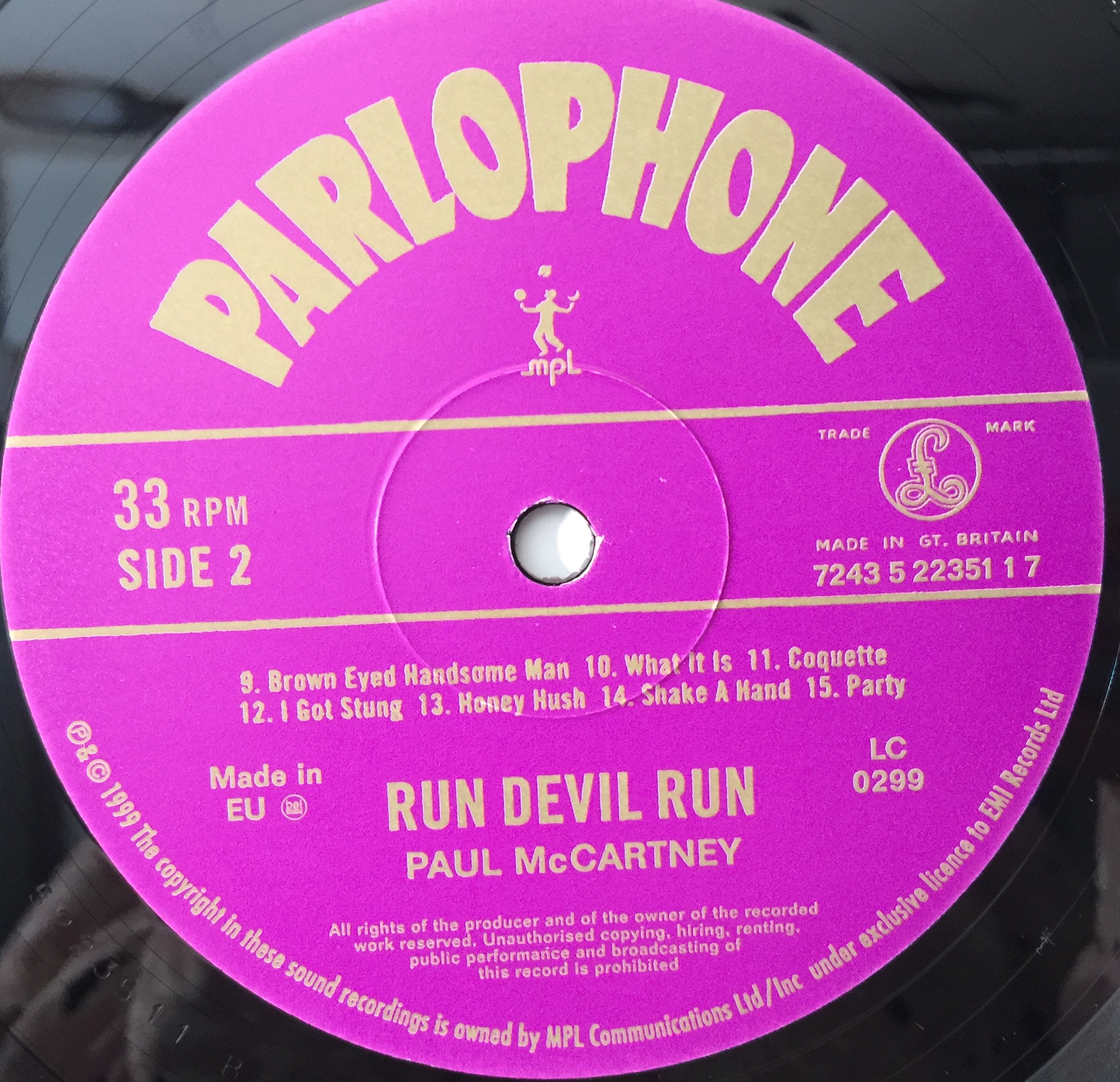Lot 22 - PAUL MCCARTNEY - RUN DEVIL RUN LP (522 3511).