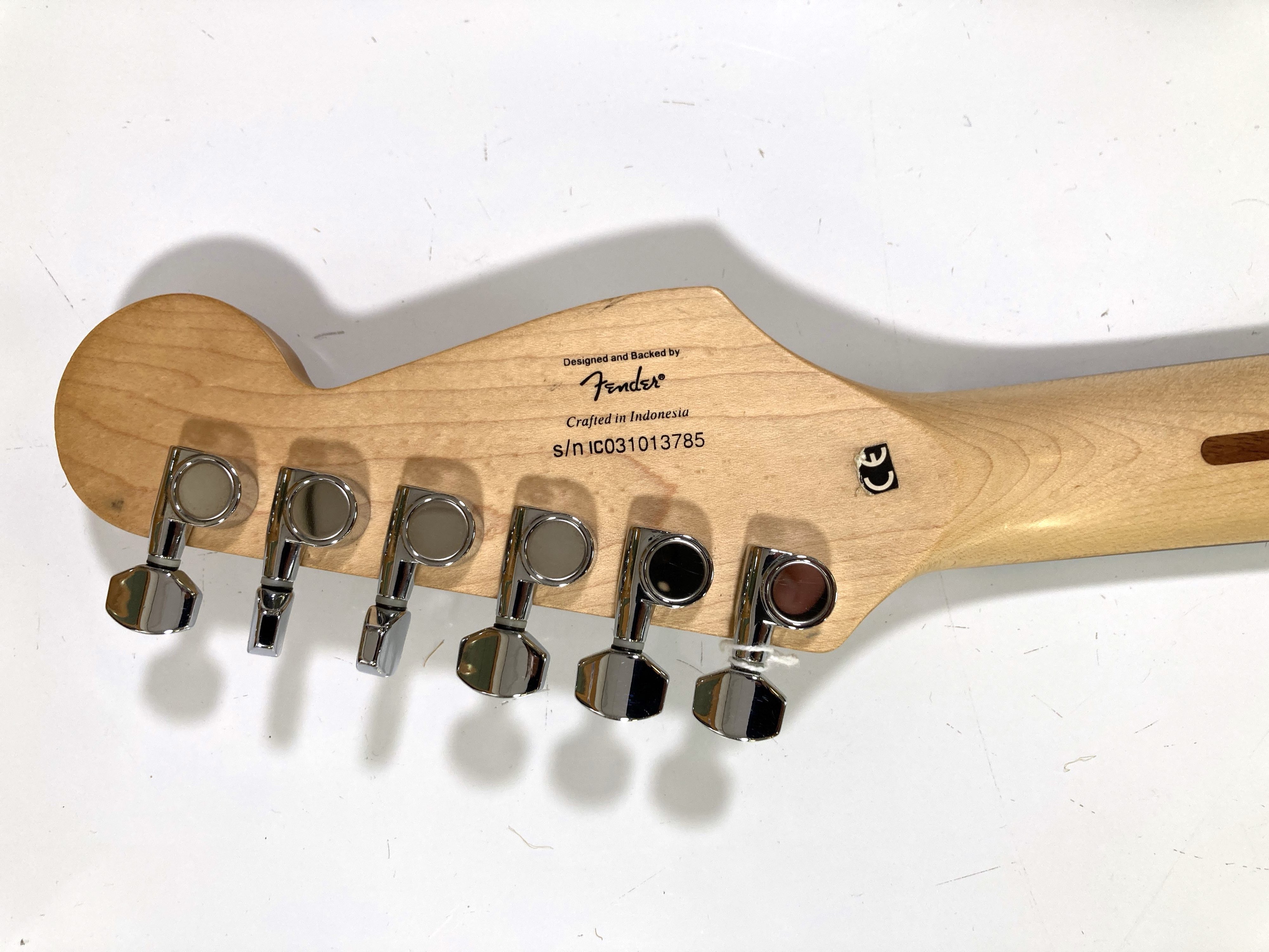 Lot 39 - FENDER SQUIRE SHOWMASTER.